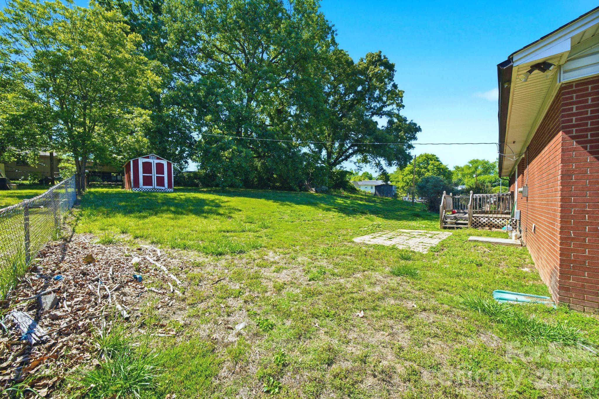 Photo 2 of 207 Starview Lane, Dallas, NC