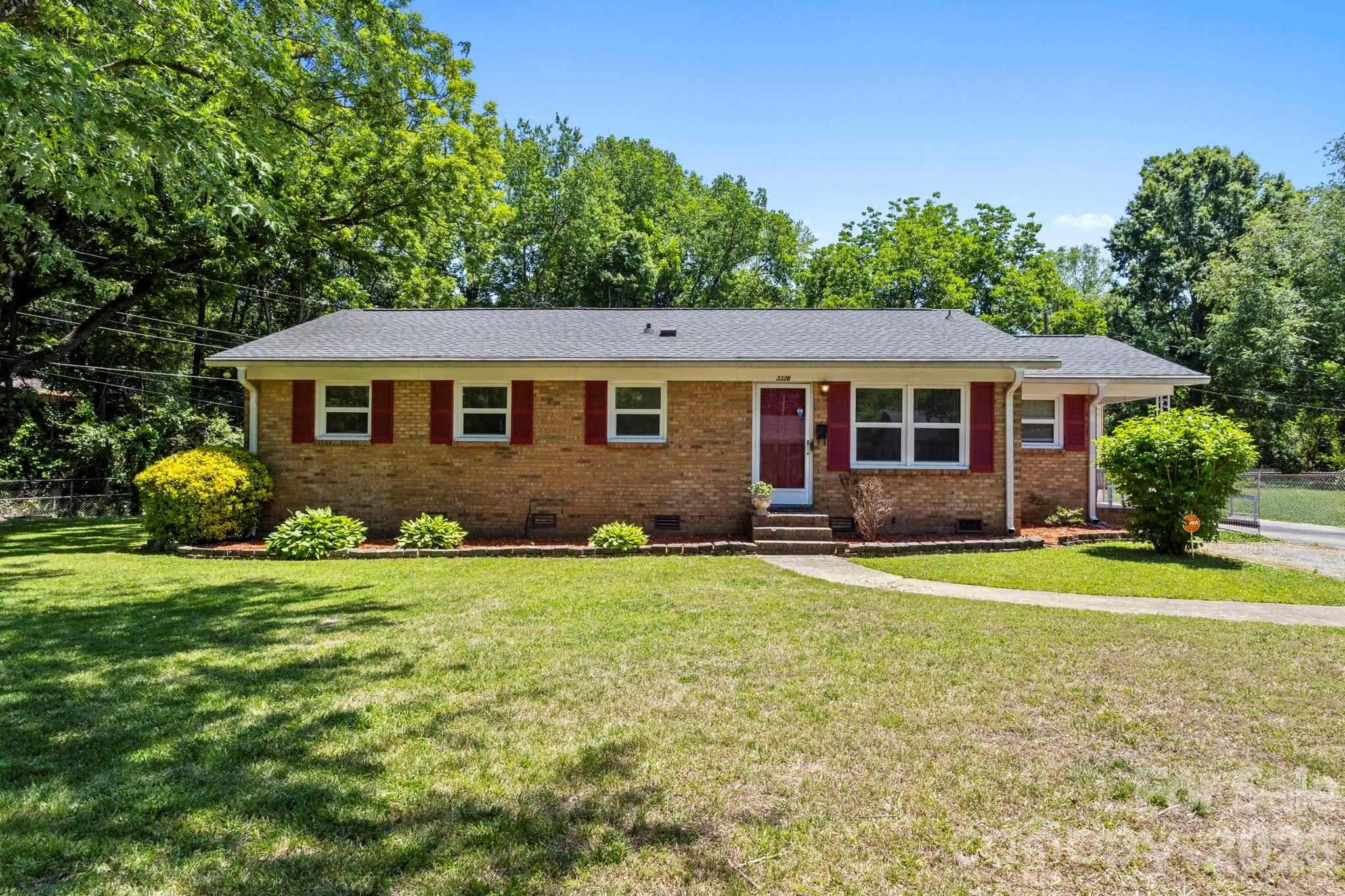 3326 Dunaire Drive, Charlotte, NC - photo 2 of 46
