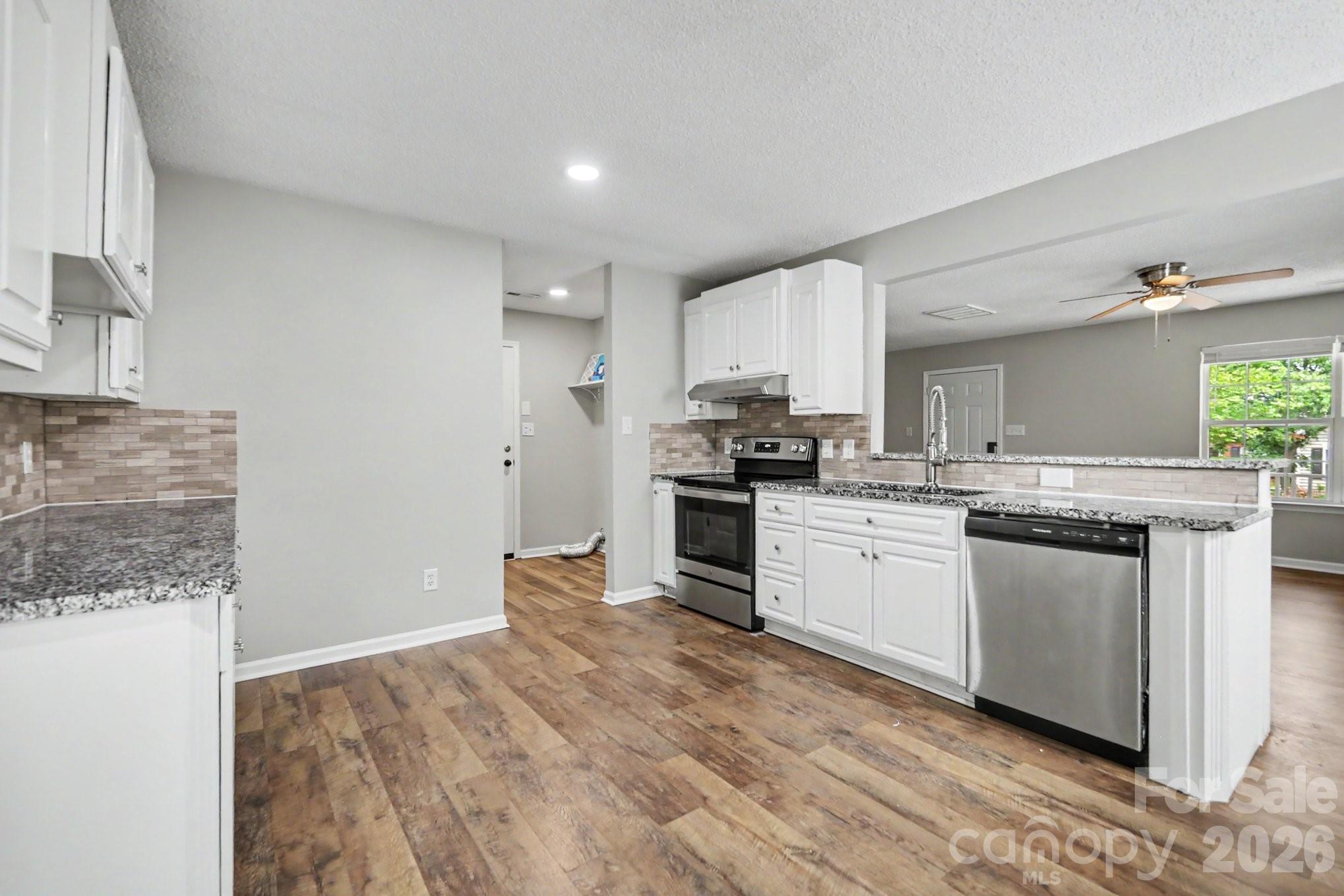Photo 7 of 15331 Dehavilland Drive, Charlotte, NC