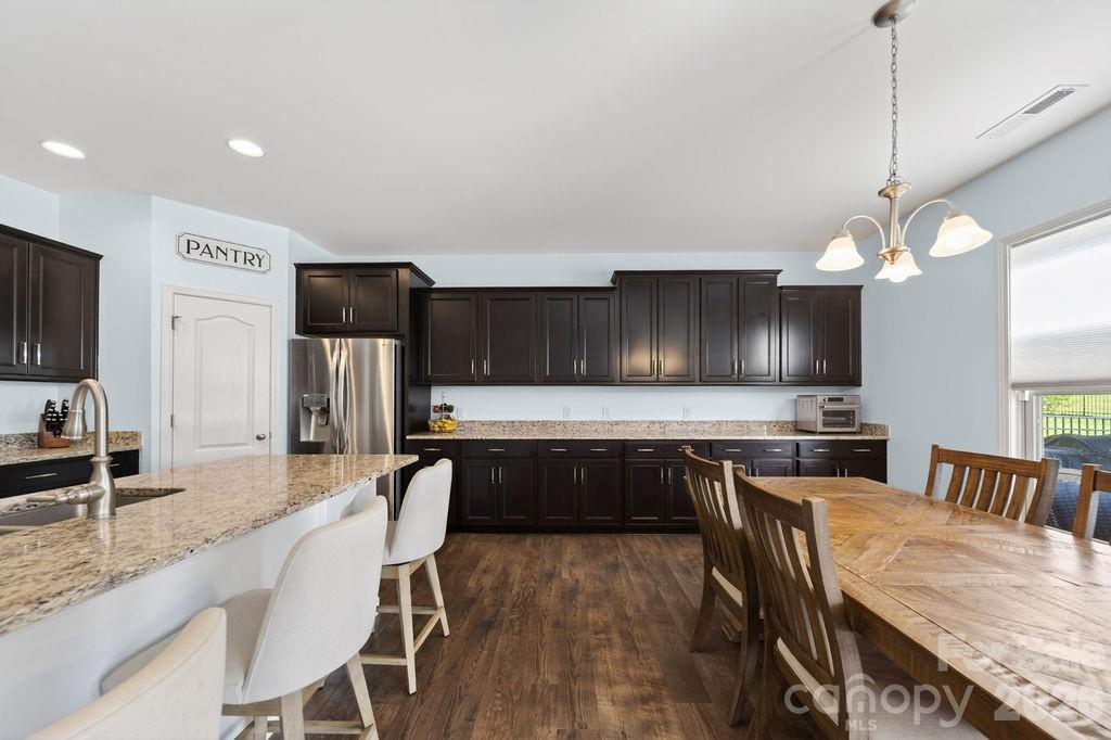Photo 9 of 11033 Crane Creek Drive, Charlotte, NC