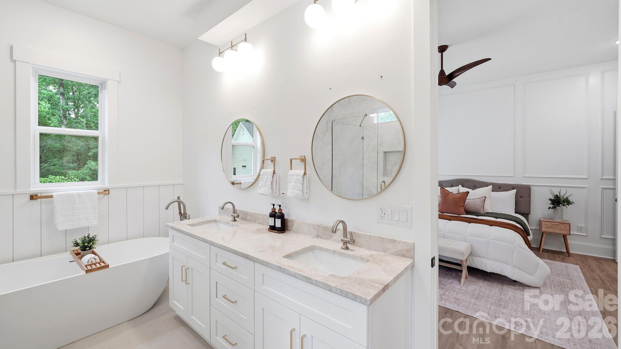 825 Breezewood Drive, Charlotte, NC - photo 3 of 48