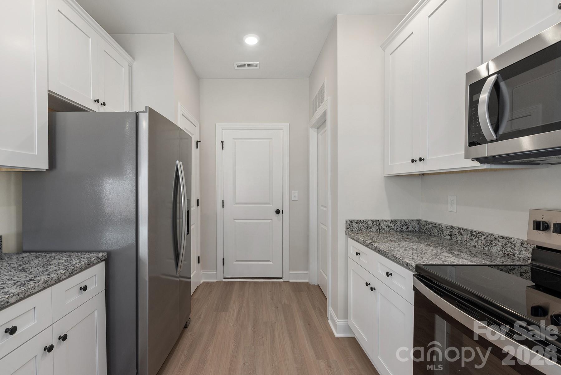 Photo 5 of 6623 Fairford Drive, Charlotte, NC
