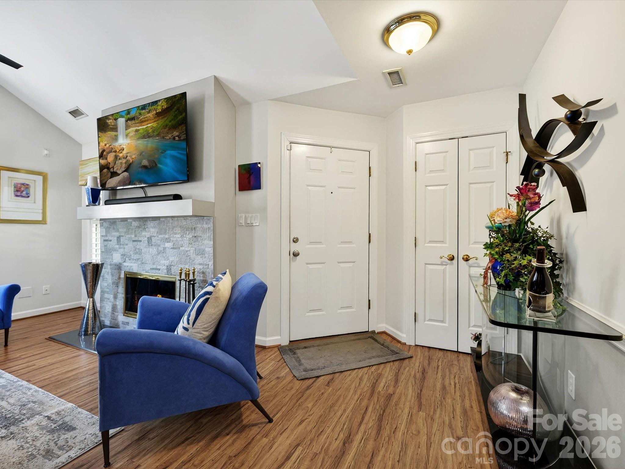 Photo 6 of 7444 Hurstbourne Green Drive, Charlotte, NC