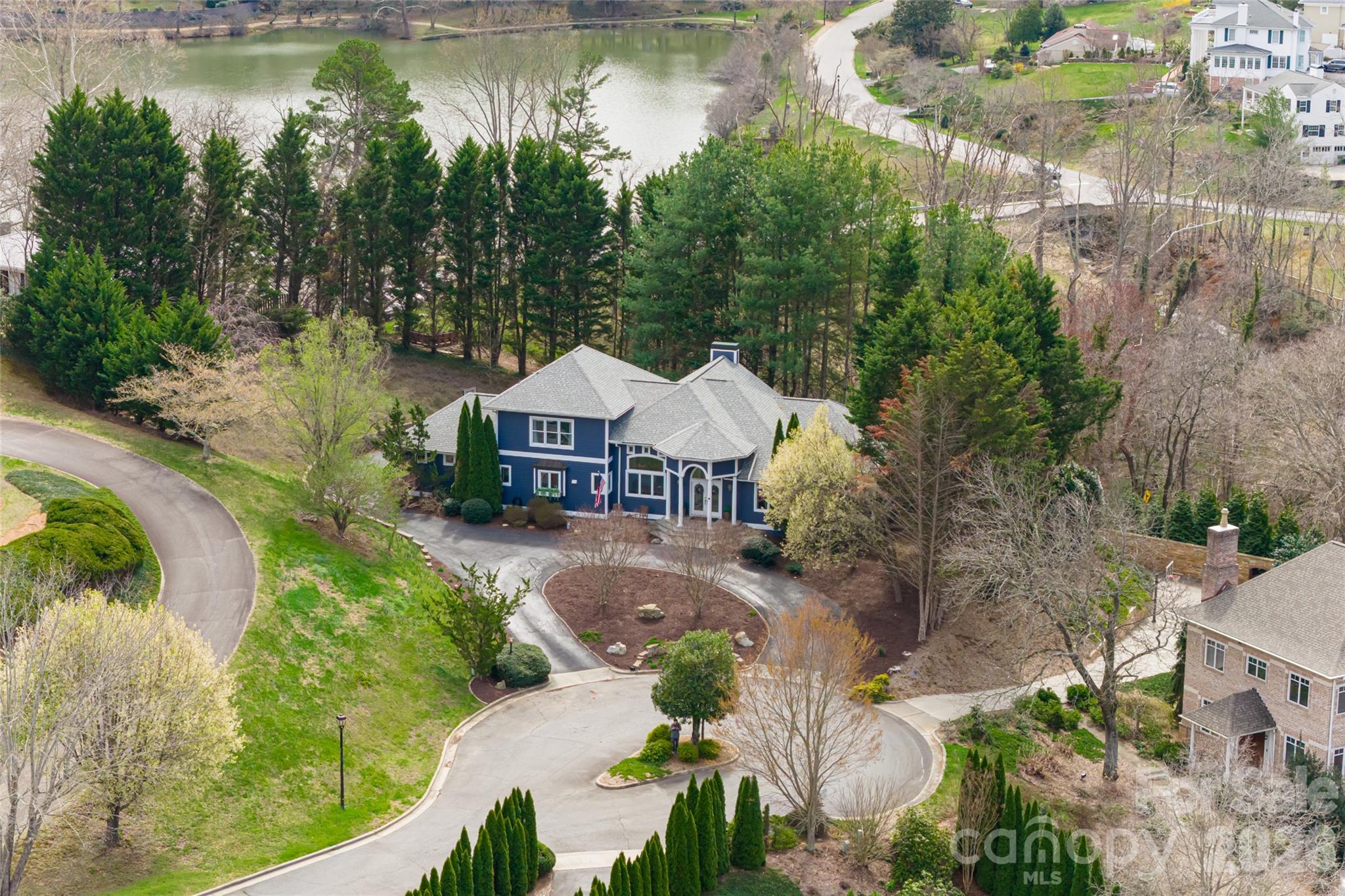 Photo 3 of 6 Oxford Court, Asheville, NC