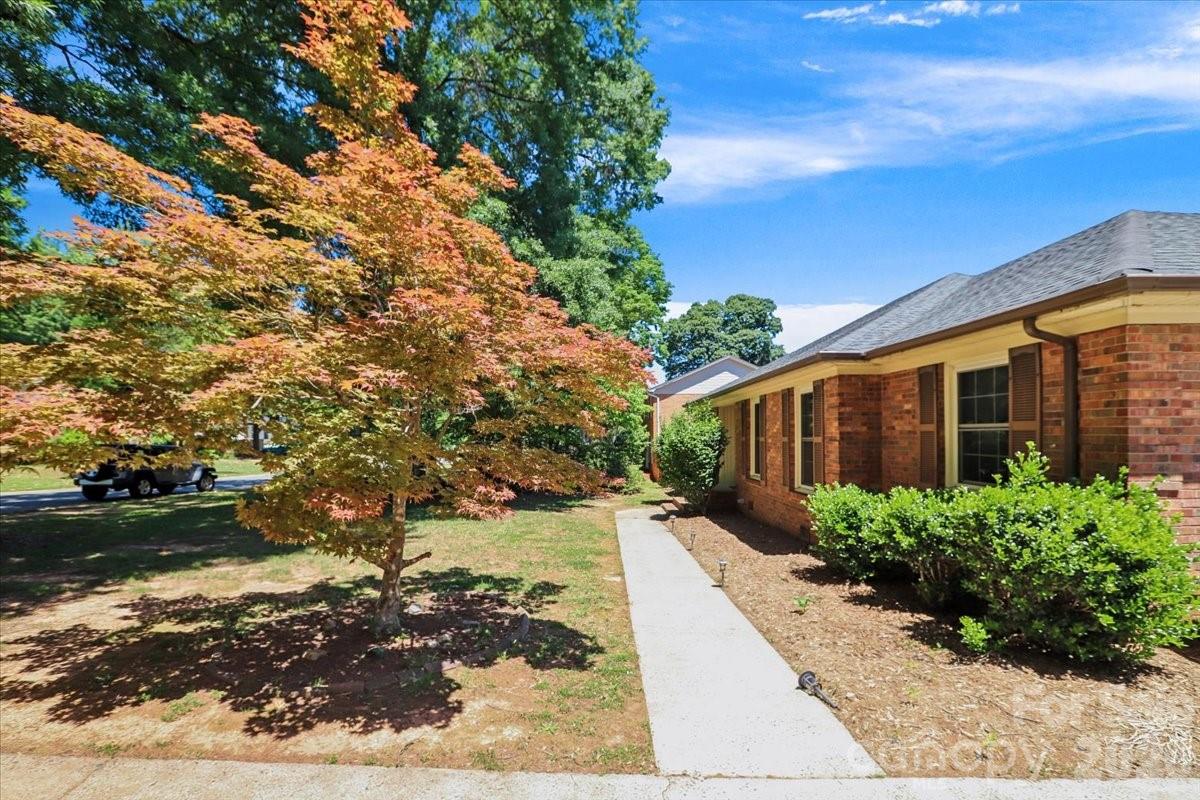 13507 Four Oaks Lane, Matthews, NC - photo 3 of 37