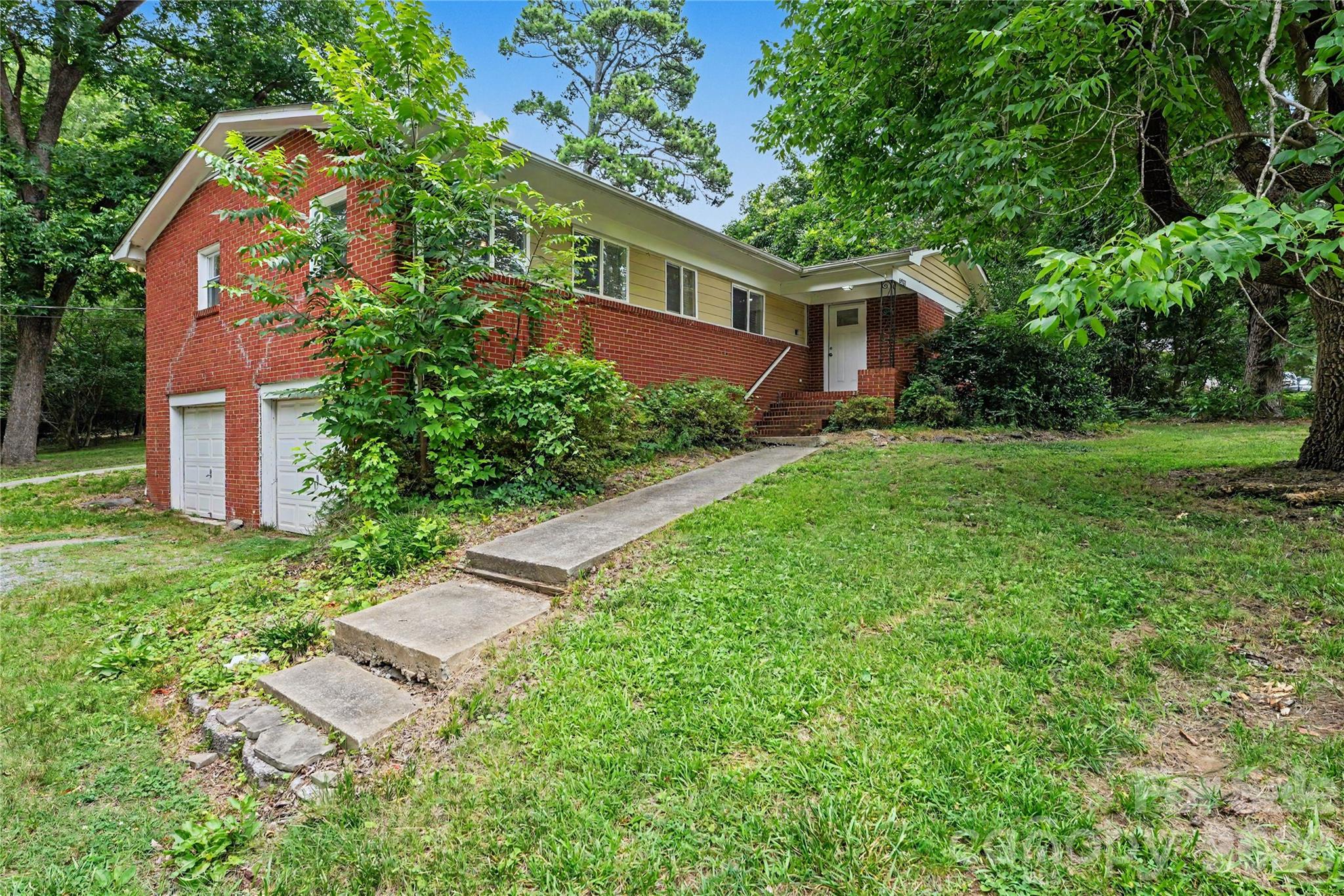 Home for sale at 6931 Robinson Church Road, Charlotte, NC — photo 22 of 25