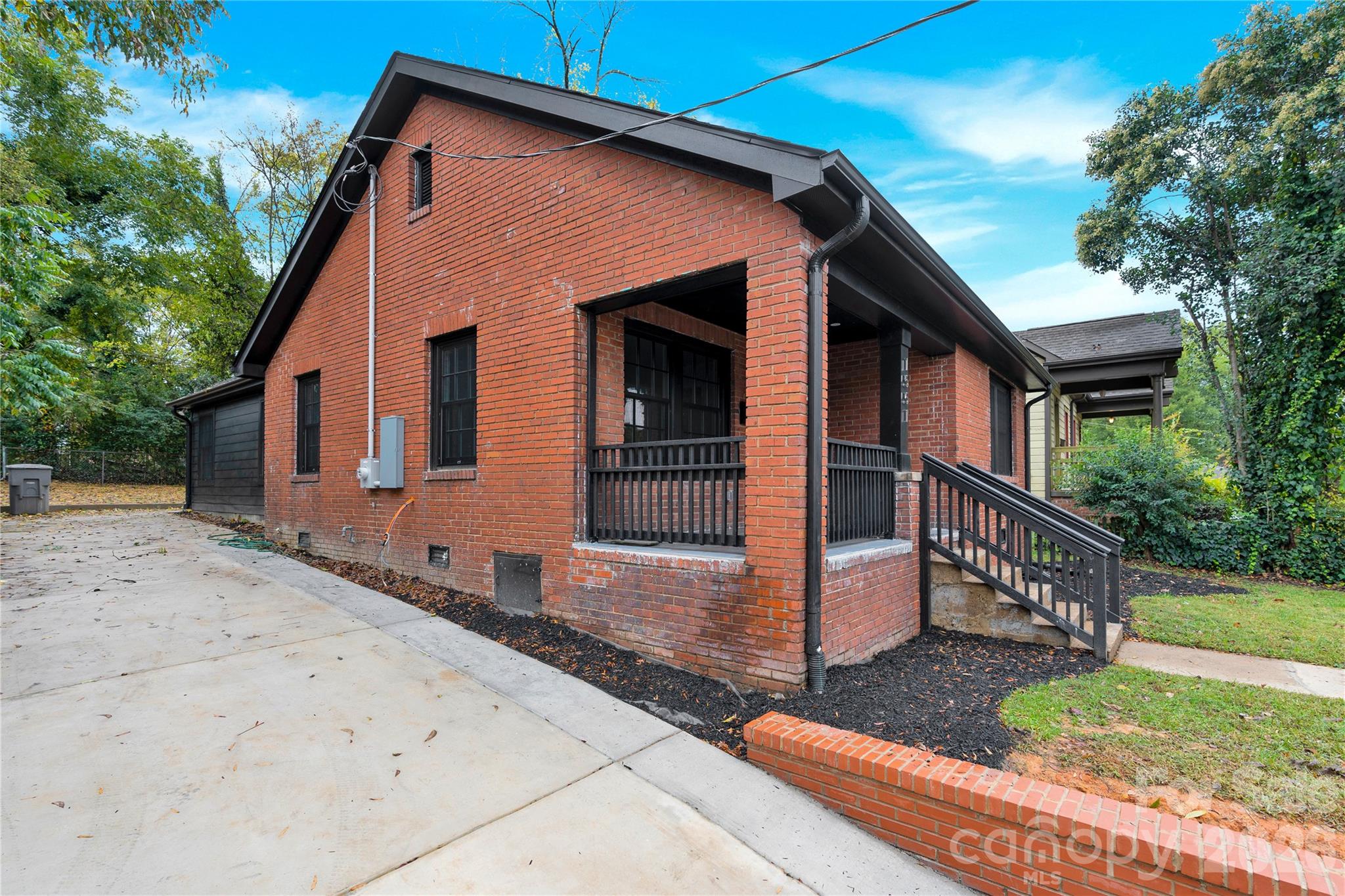 Photo 4 of 1551 Merriman Avenue, Charlotte, NC