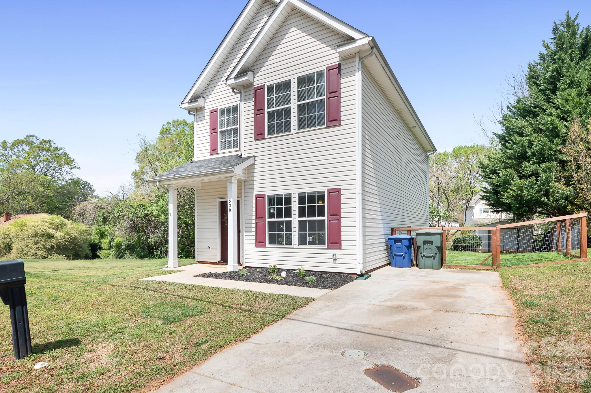 Photo 3 of 520 E Iredell Avenue, Mooresville, NC