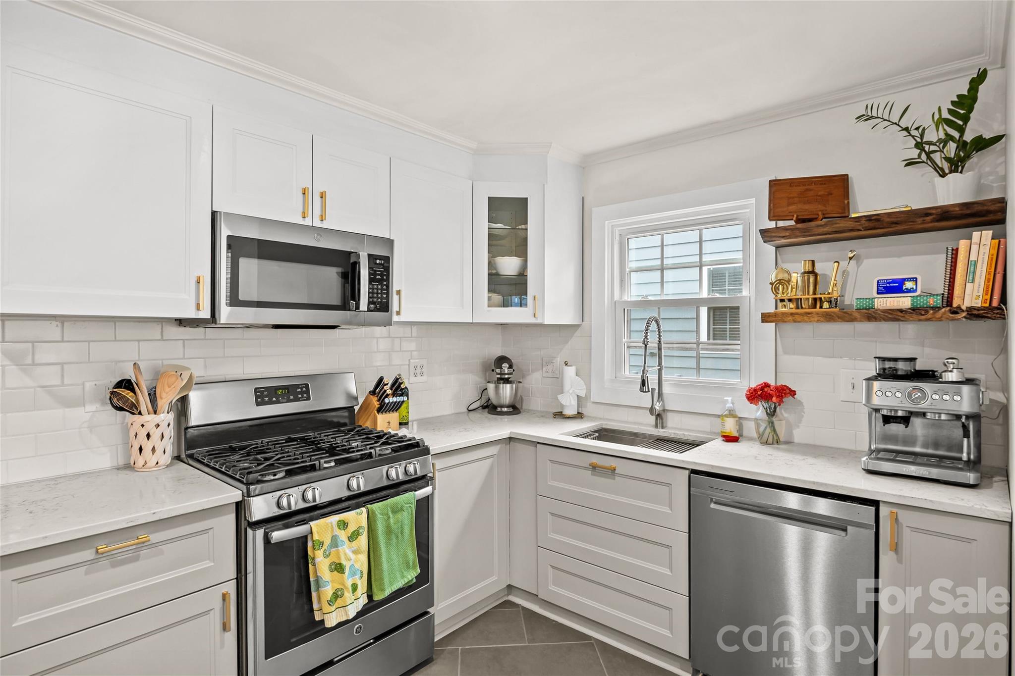 Photo 16 of 3225 Commonwealth Avenue, Charlotte, NC