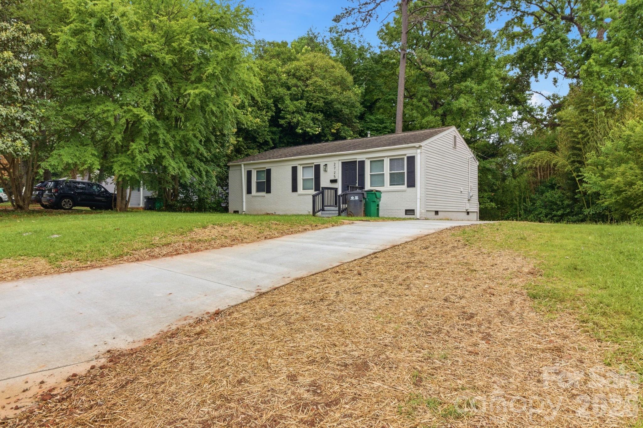 Photo 15 of 2725 Thornton Road, Charlotte, NC