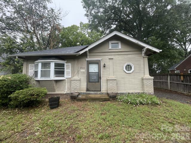 Home for sale at 2616 Holton Avenue, Charlotte, NC — photo 1 of 8