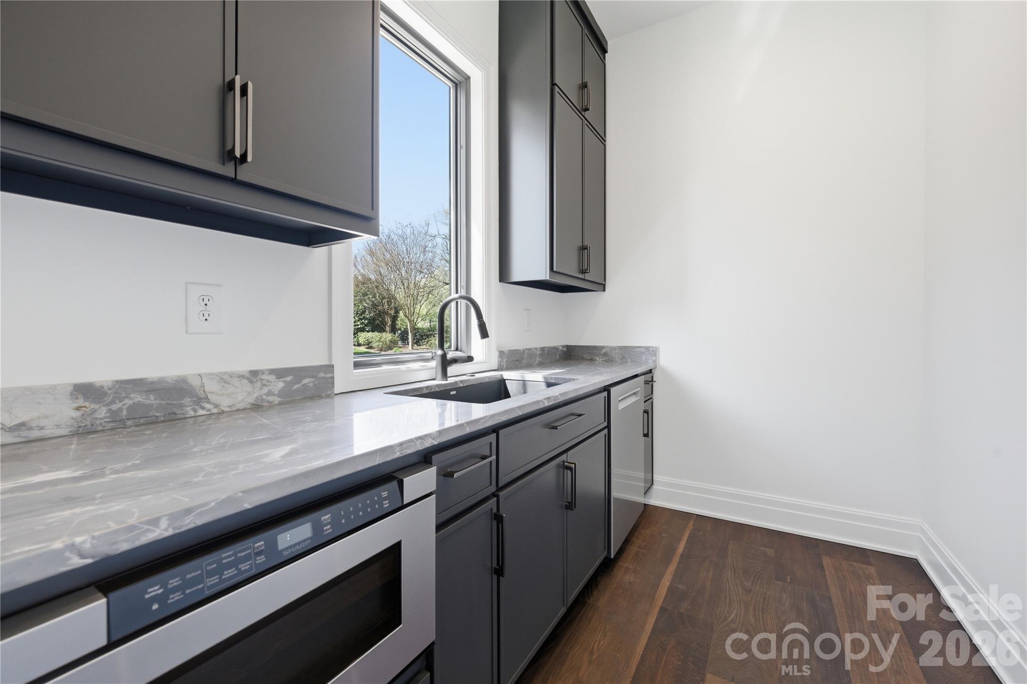 Photo 17 of 1423 S Wendover Road, Charlotte, NC