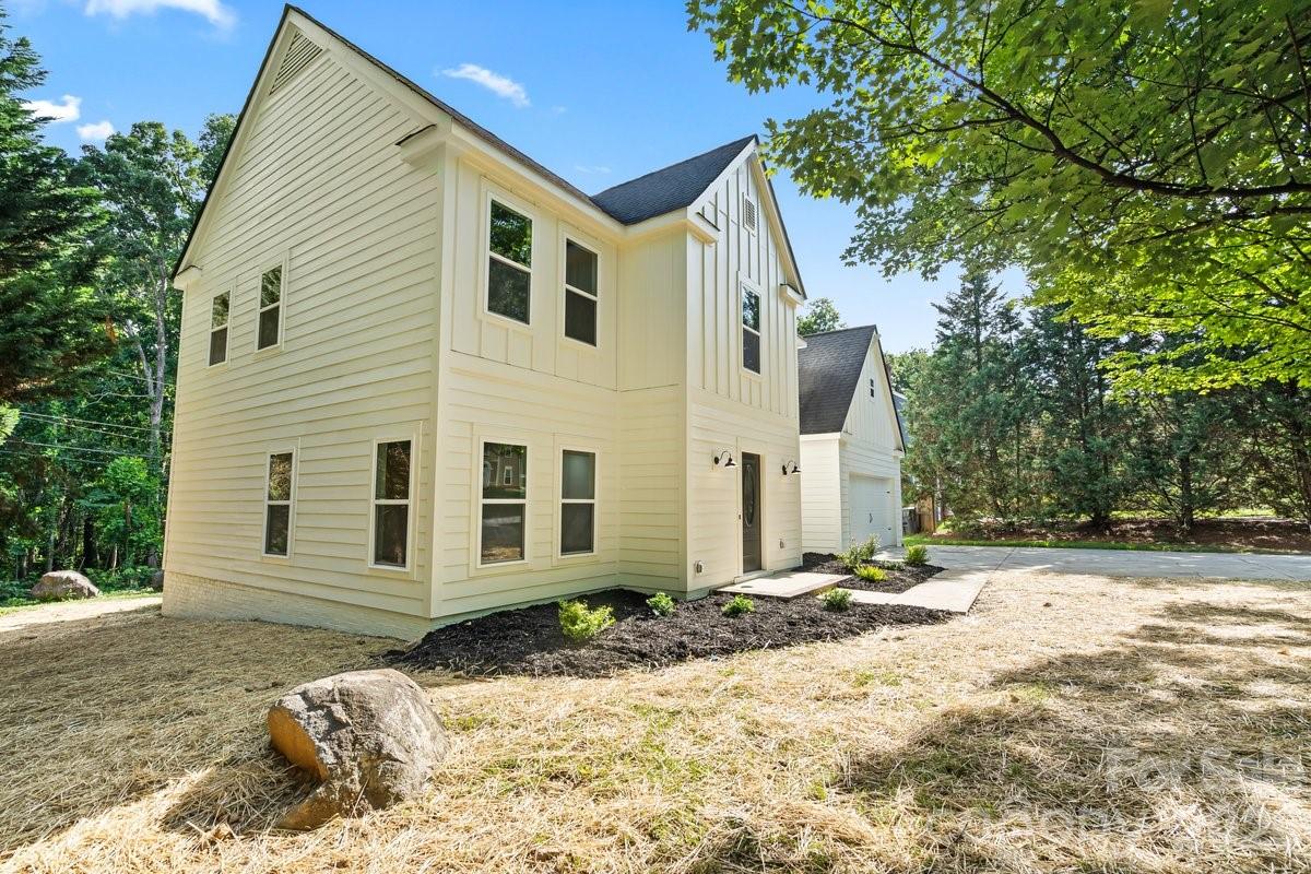 Photo 4 of 2033 Colony Hill Drive, Charlotte, NC