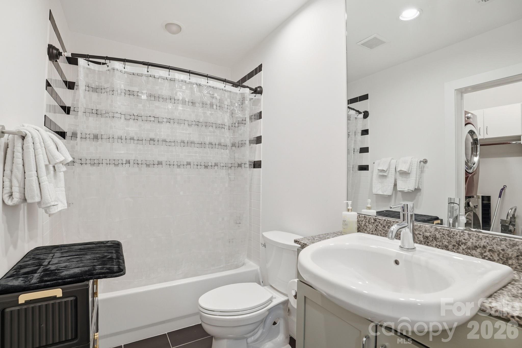 Photo 4 of 505 E 6th Street1006, Charlotte, NC