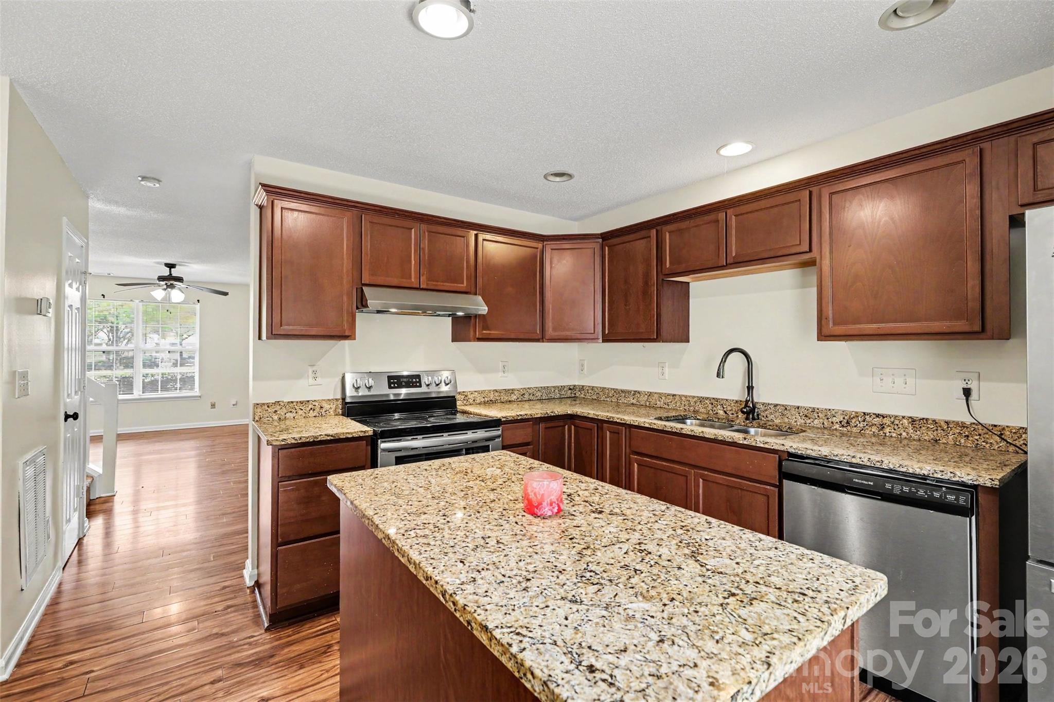 Photo 4 of 5833 Cougar Lane, Charlotte, NC