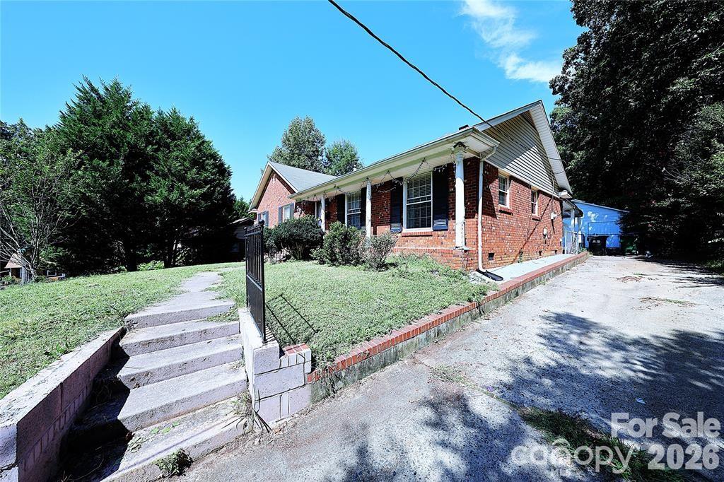 Photo 12 of 2209 Laura Drive, Charlotte, NC