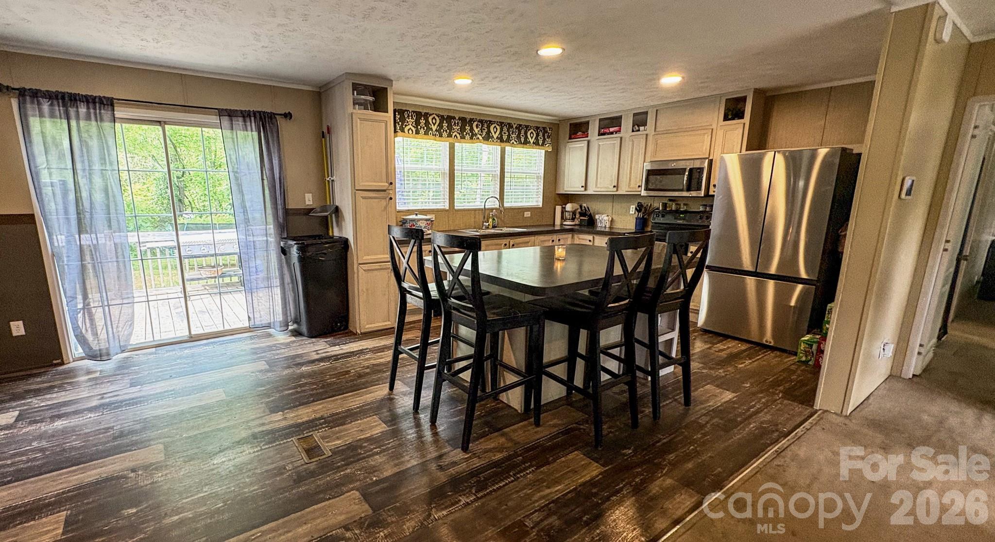 Photo 3 of 718 W Virginia Avenue, Bessemer City, NC
