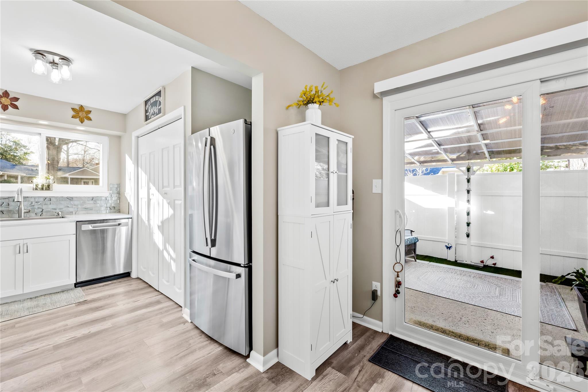Photo 10 of 911 Sardis Cove Drive, Charlotte, NC