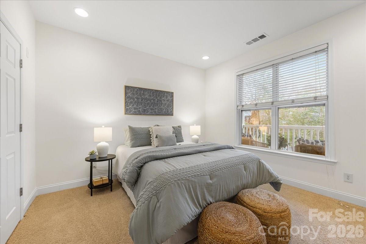 Photo 12 of 1000 E Woodlawn Road118, Charlotte, NC