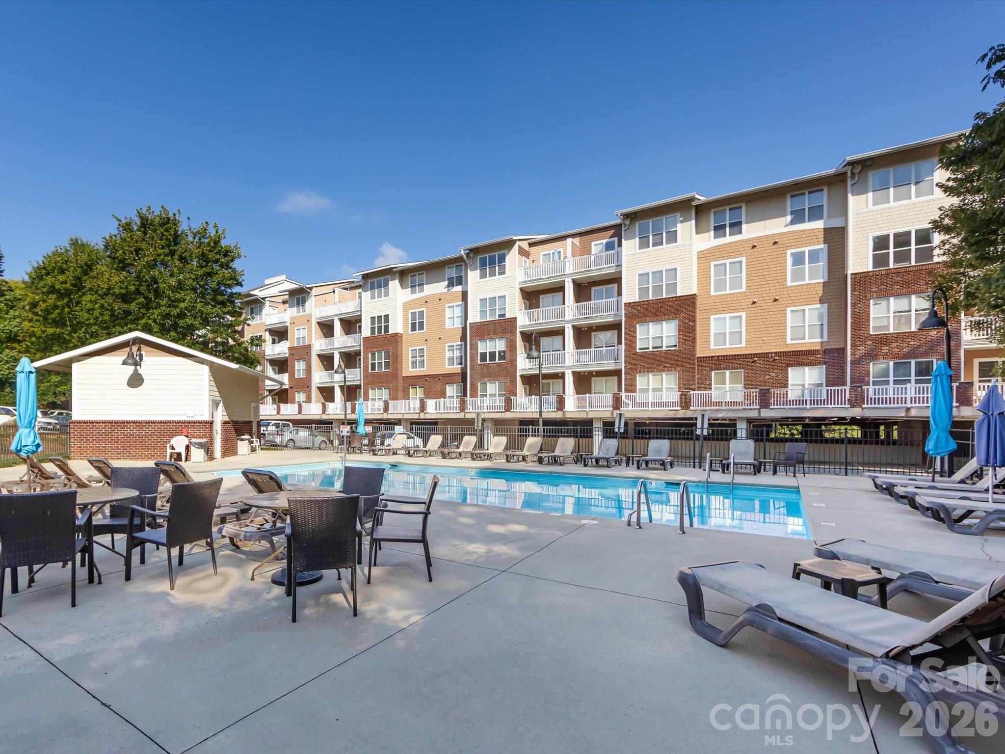 Photo 32 of 1000 E Woodlawn Road113, Charlotte, NC
