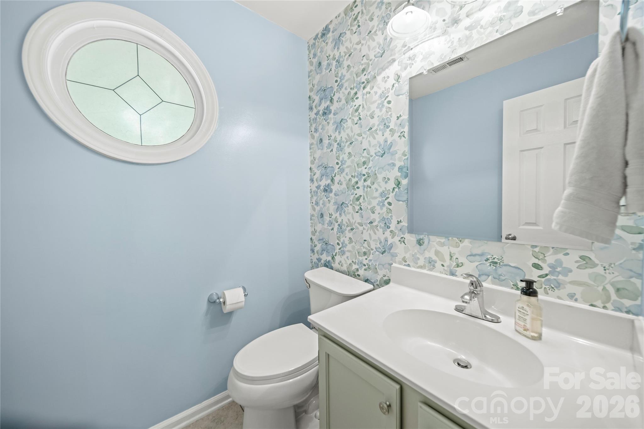 Home for sale at 9924 Raddington Lane, Charlotte, NC — photo 4 of 43