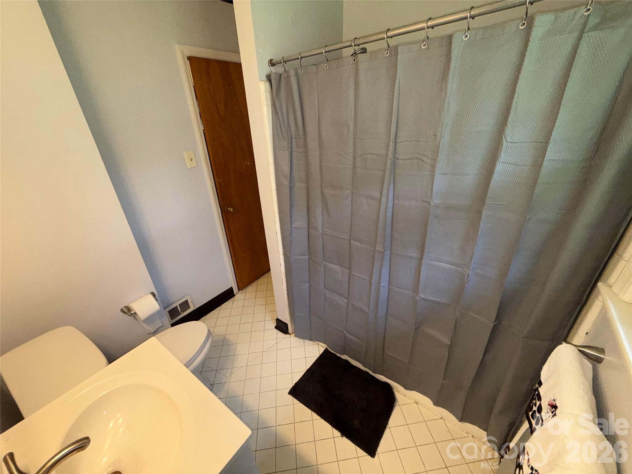 Home for sale at 3930 Fircrest Drive, Charlotte, NC — photo 15 of 23