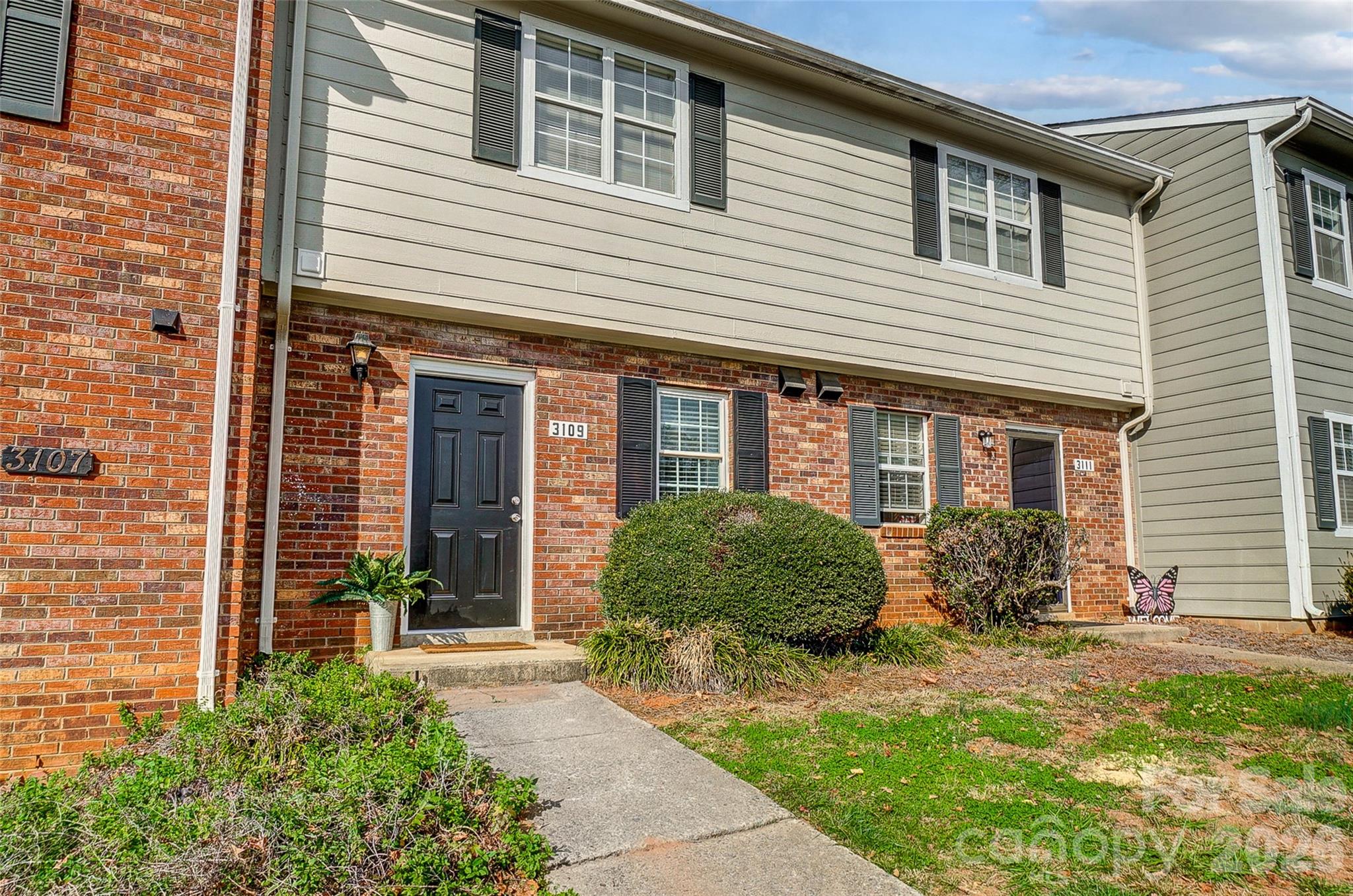 Home for sale at 3109 Heathstead Place, Charlotte, NC — photo 1 of 25