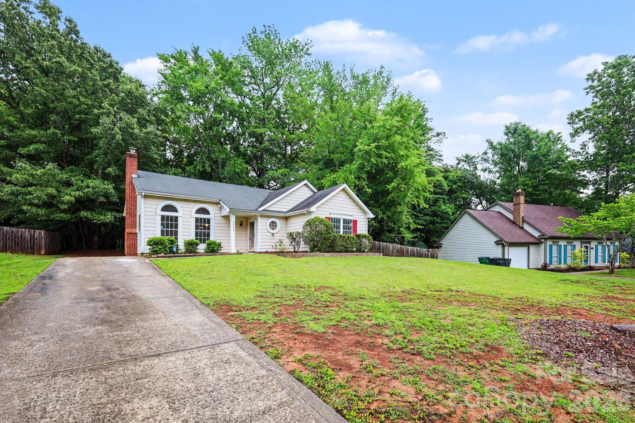 Photo 2 of 7925 Turquoise Drive, Charlotte, NC