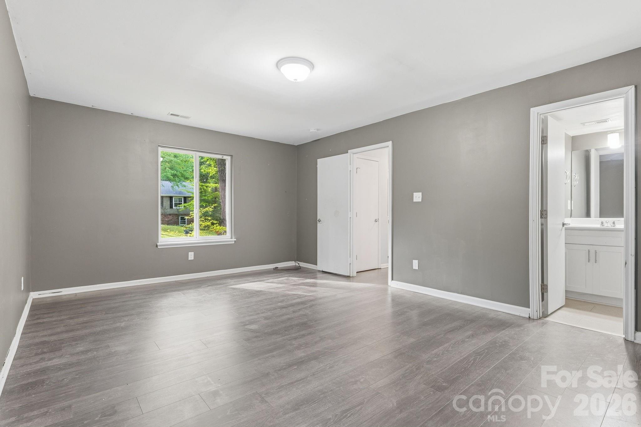 Home for sale at 7401 Park Vista Circle, Charlotte, NC — photo 8 of 33