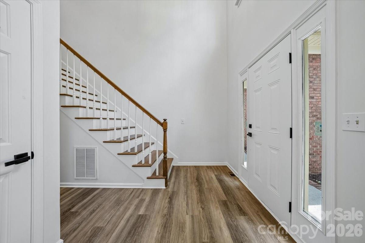 Home for sale at 2622 Billings Park Drive, Charlotte, NC — photo 6 of 48