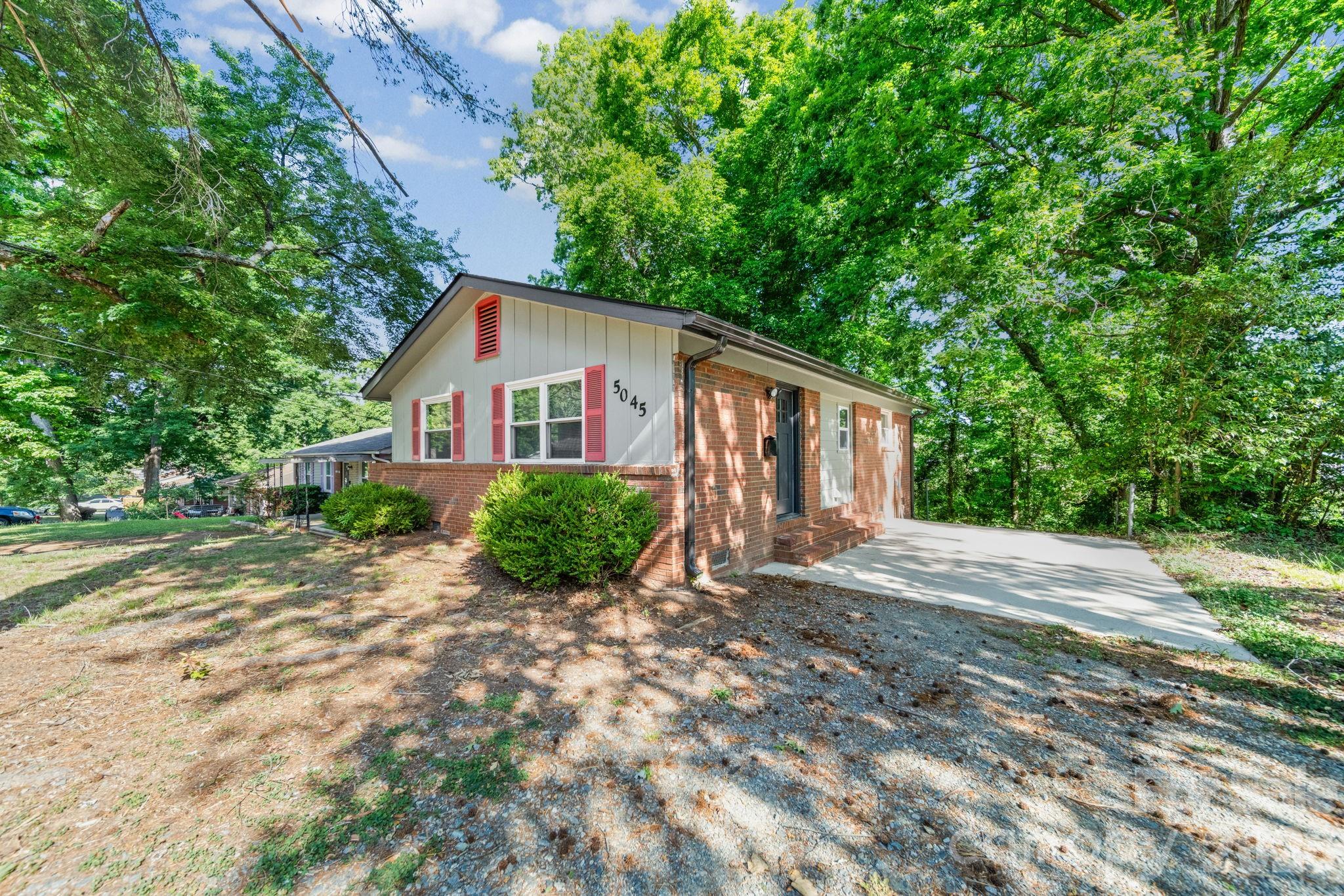 Home for sale at 5045 Curtiswood Drive, Charlotte, NC — photo 1 of 34