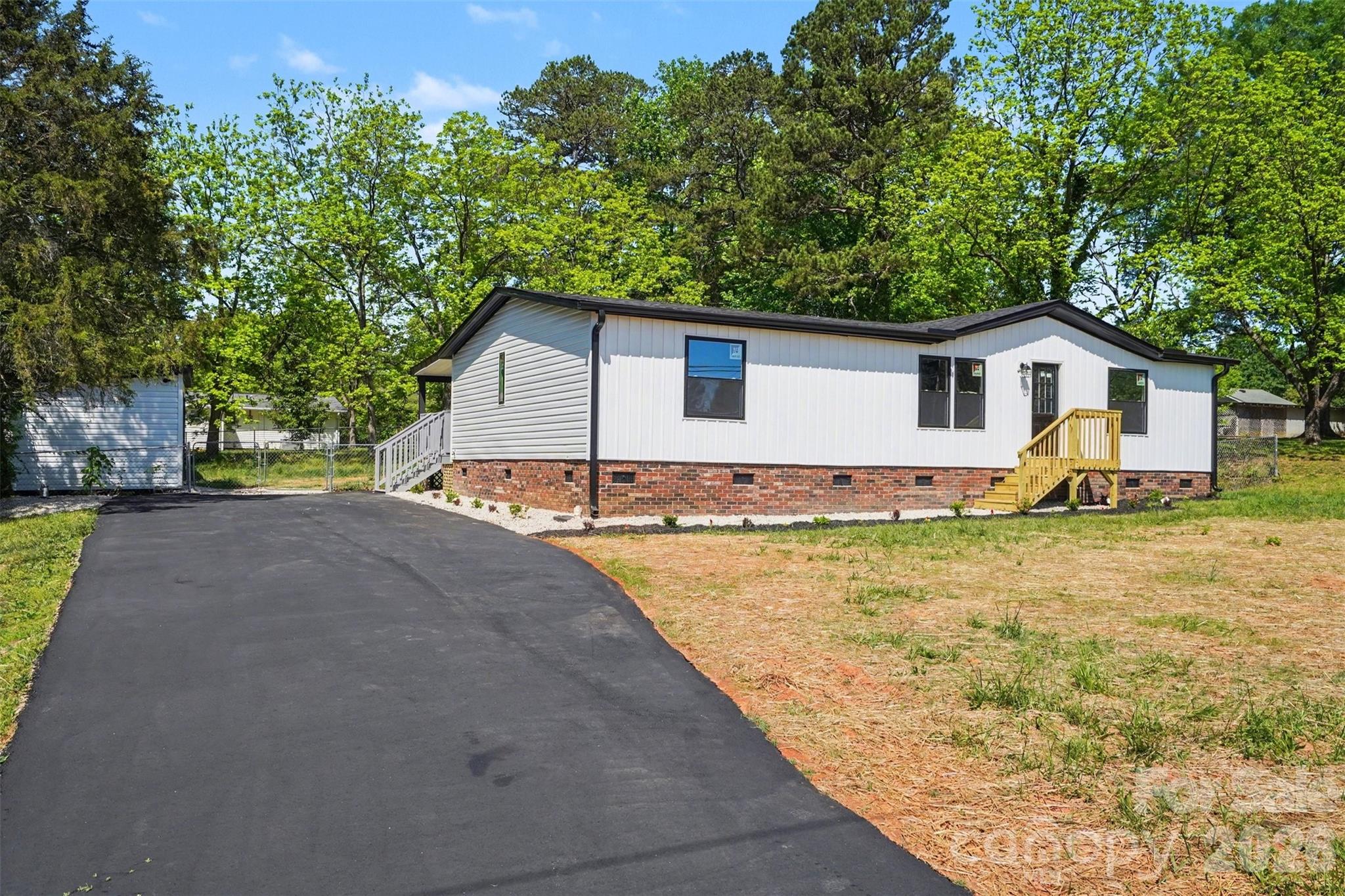 212 S Upright Street, Landis, NC - photo 4 of 29