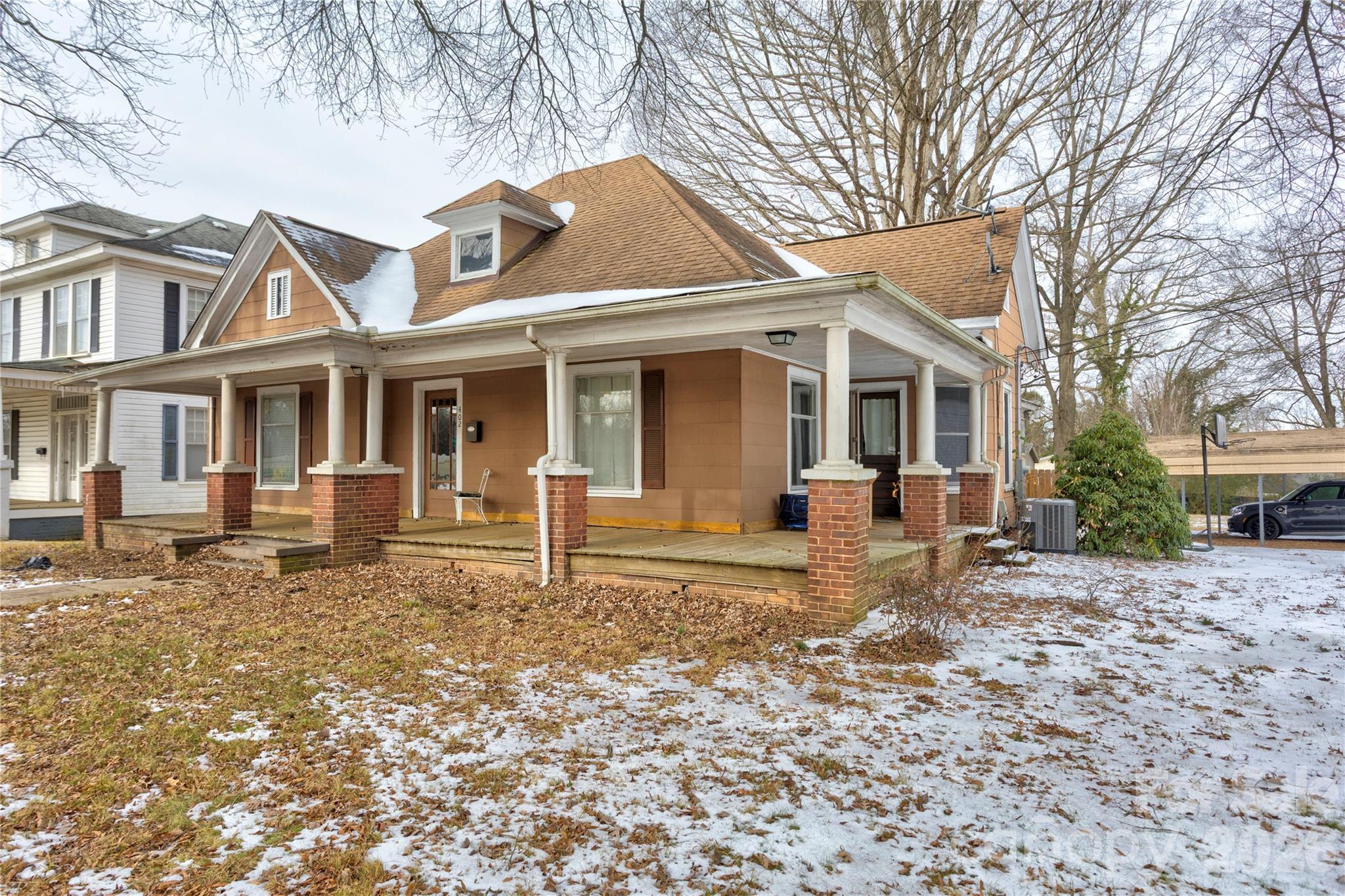 402 N Salisbury Avenue, Spencer, NC - photo 2 of 22