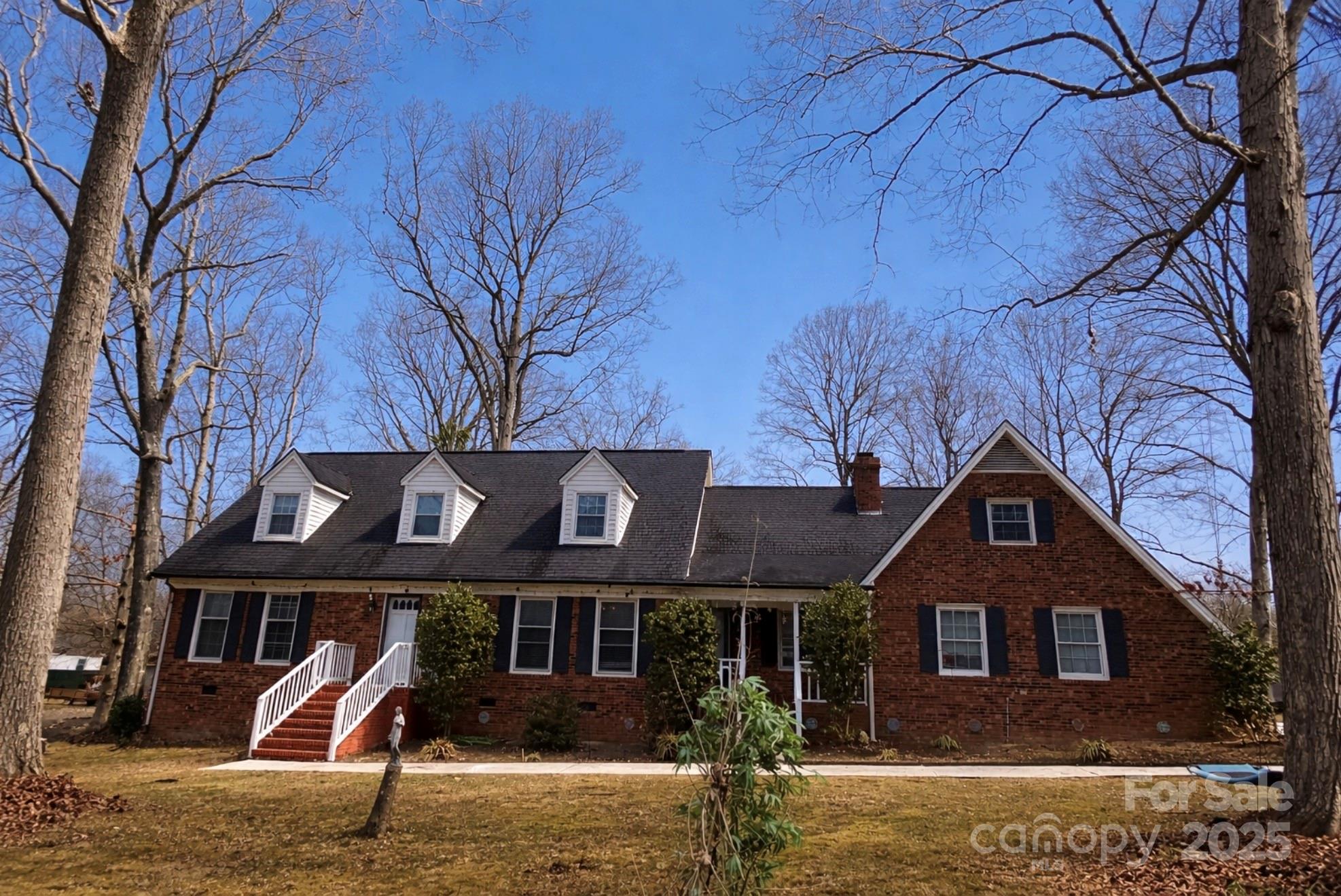 Home for sale at 709 Woodside Drive, Kings Mountain, NC — photo 1 of 25