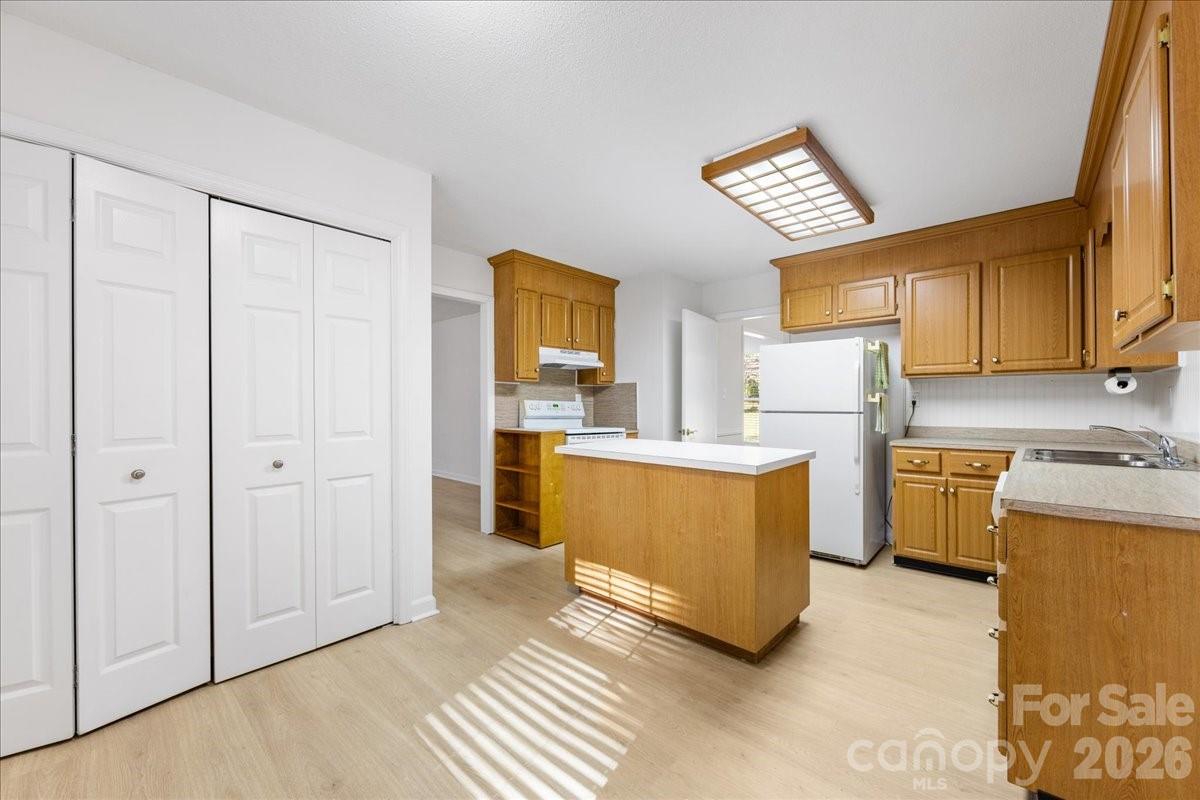 Photo 8 of 1840 Stoneyridge Drive, Charlotte, NC