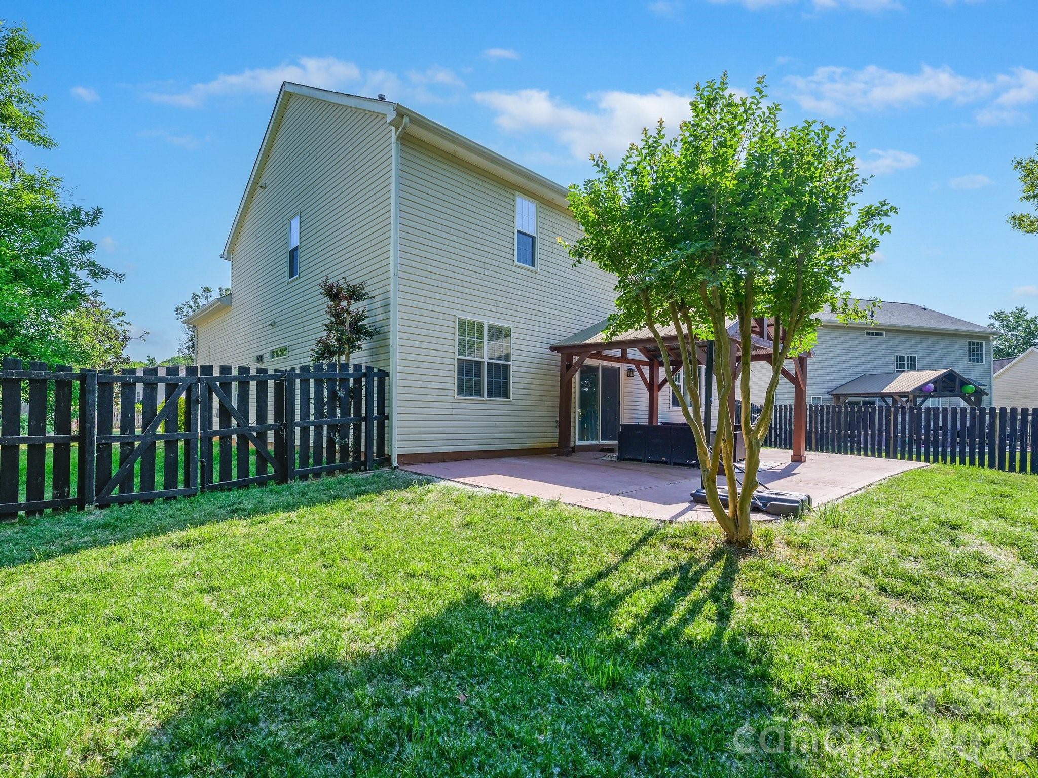 Photo 2 of 17234 Cambridge Woods Court, Charlotte, NC
