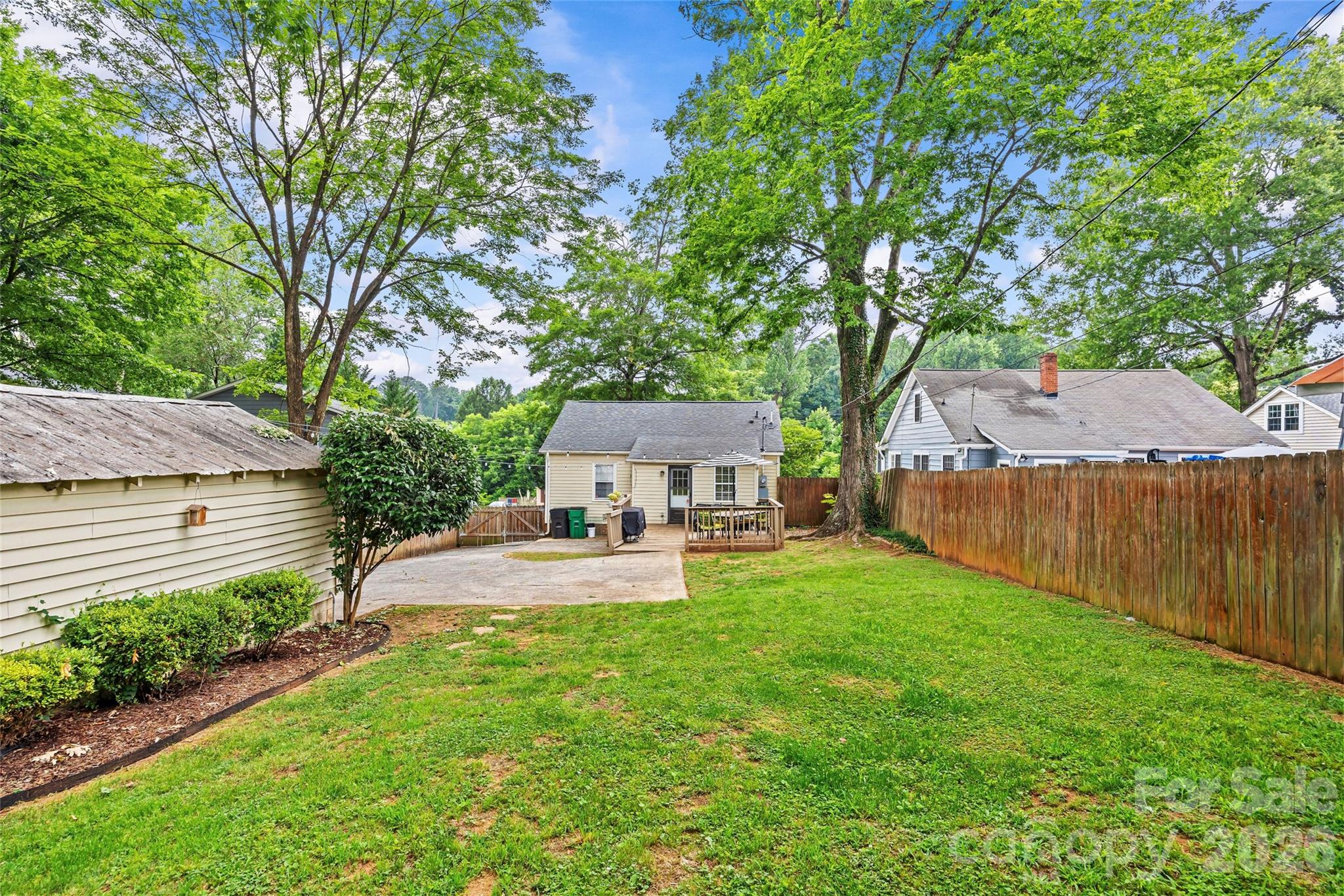 Photo 31 of 3225 Commonwealth Avenue, Charlotte, NC