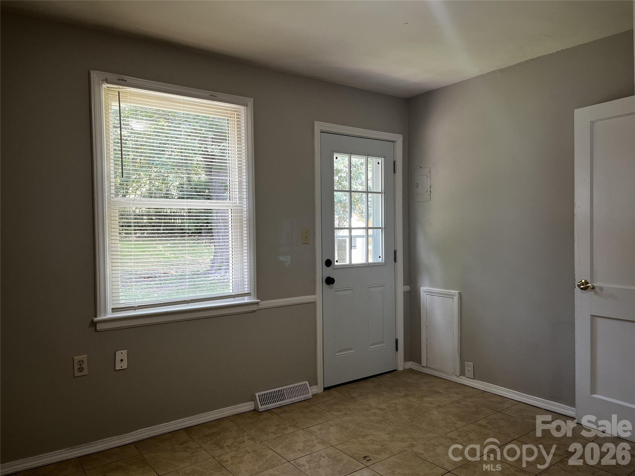 Photo 31 of 2213 Shamrock Drive, Charlotte, NC