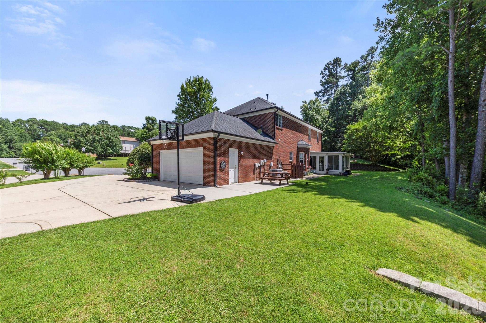 Photo 3 of 5302 Fairgrove Lane, Harrisburg, NC