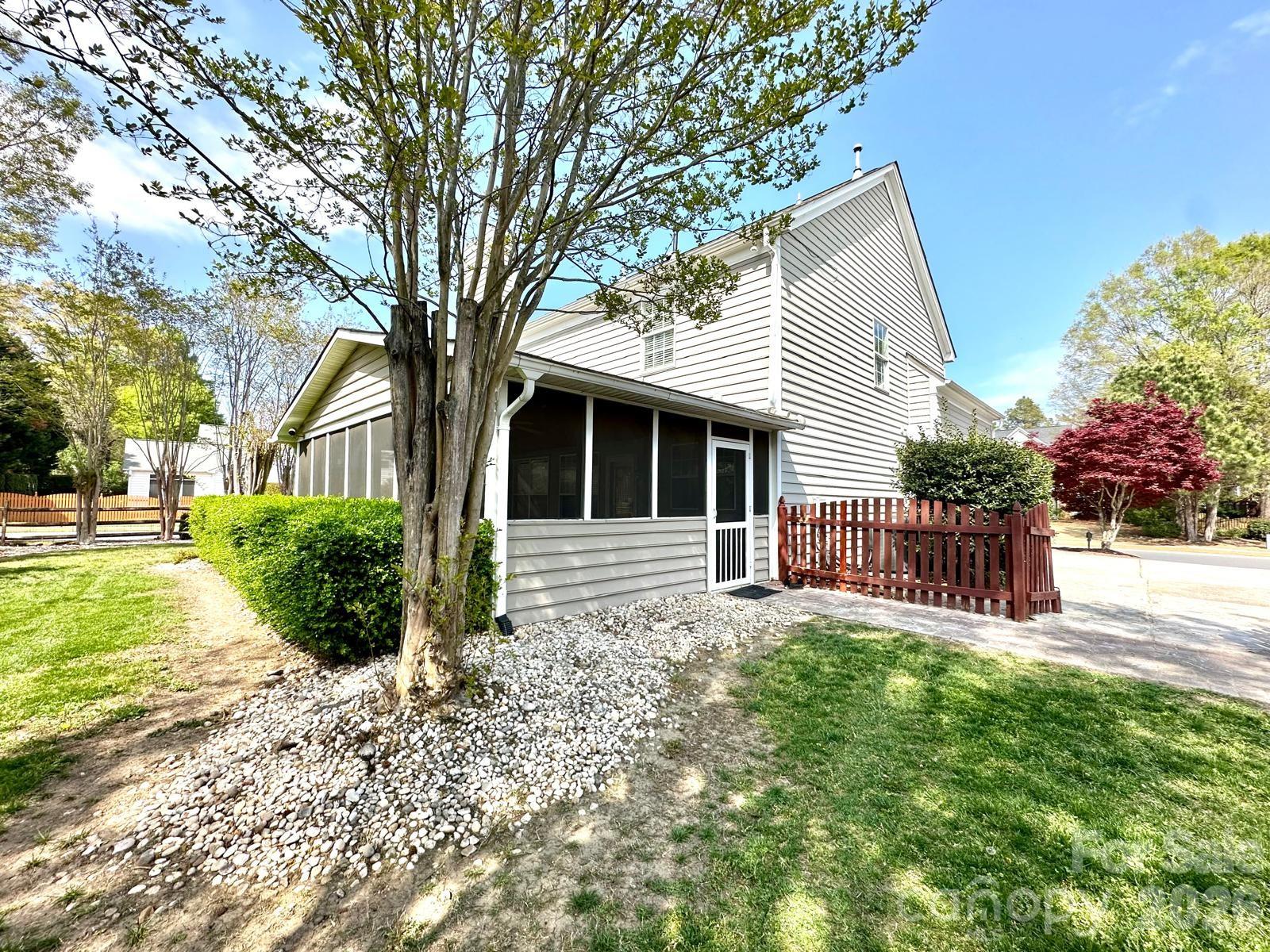 Photo 18 of 11106 Knight Castle Drive, Charlotte, NC