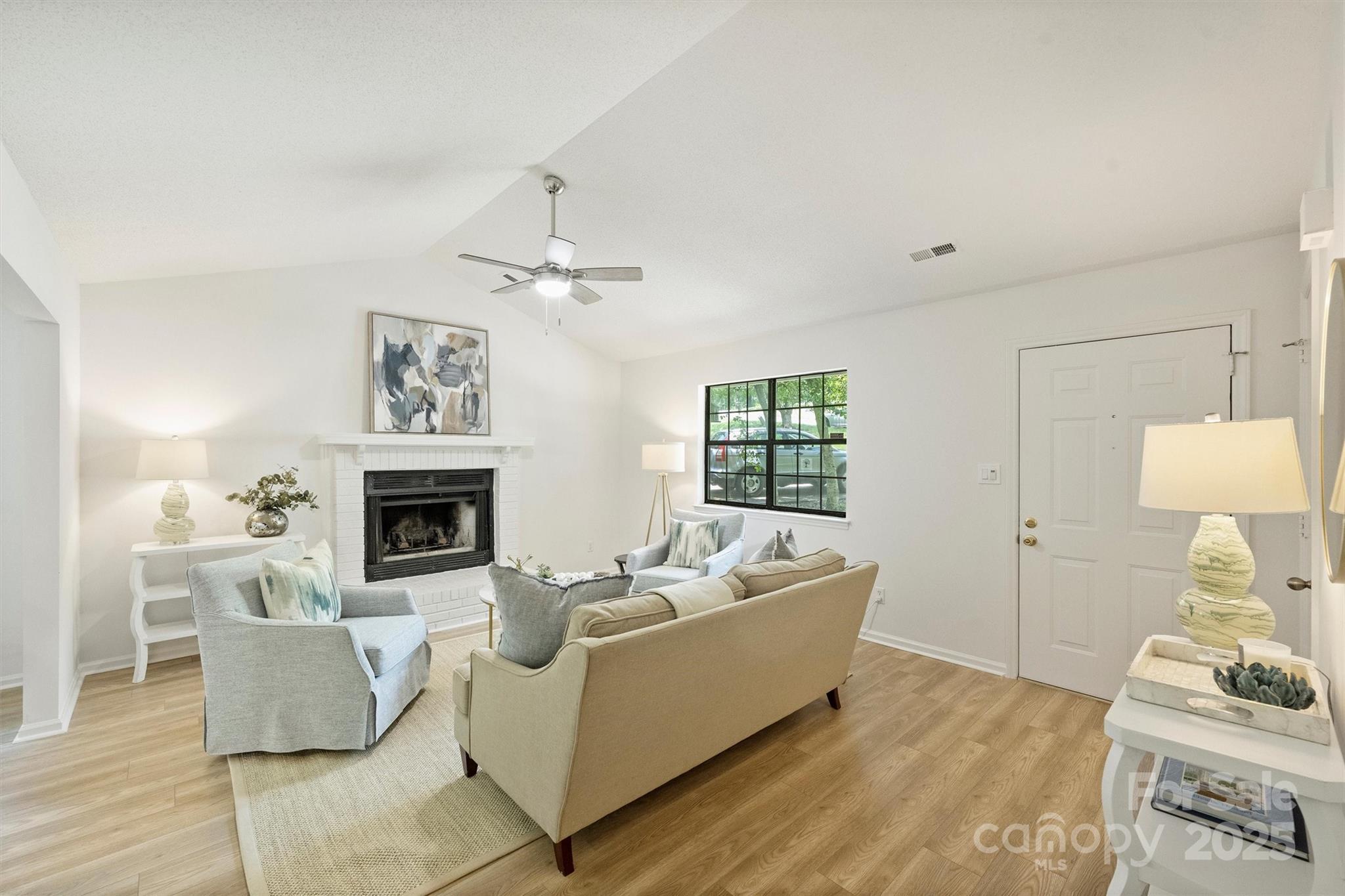 6115 Coltswood Court, Charlotte, NC - photo 7 of 39