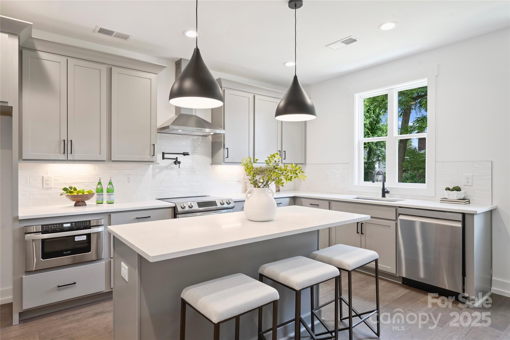 Photo 3 of 209 Coxe AvenueA, Charlotte, NC