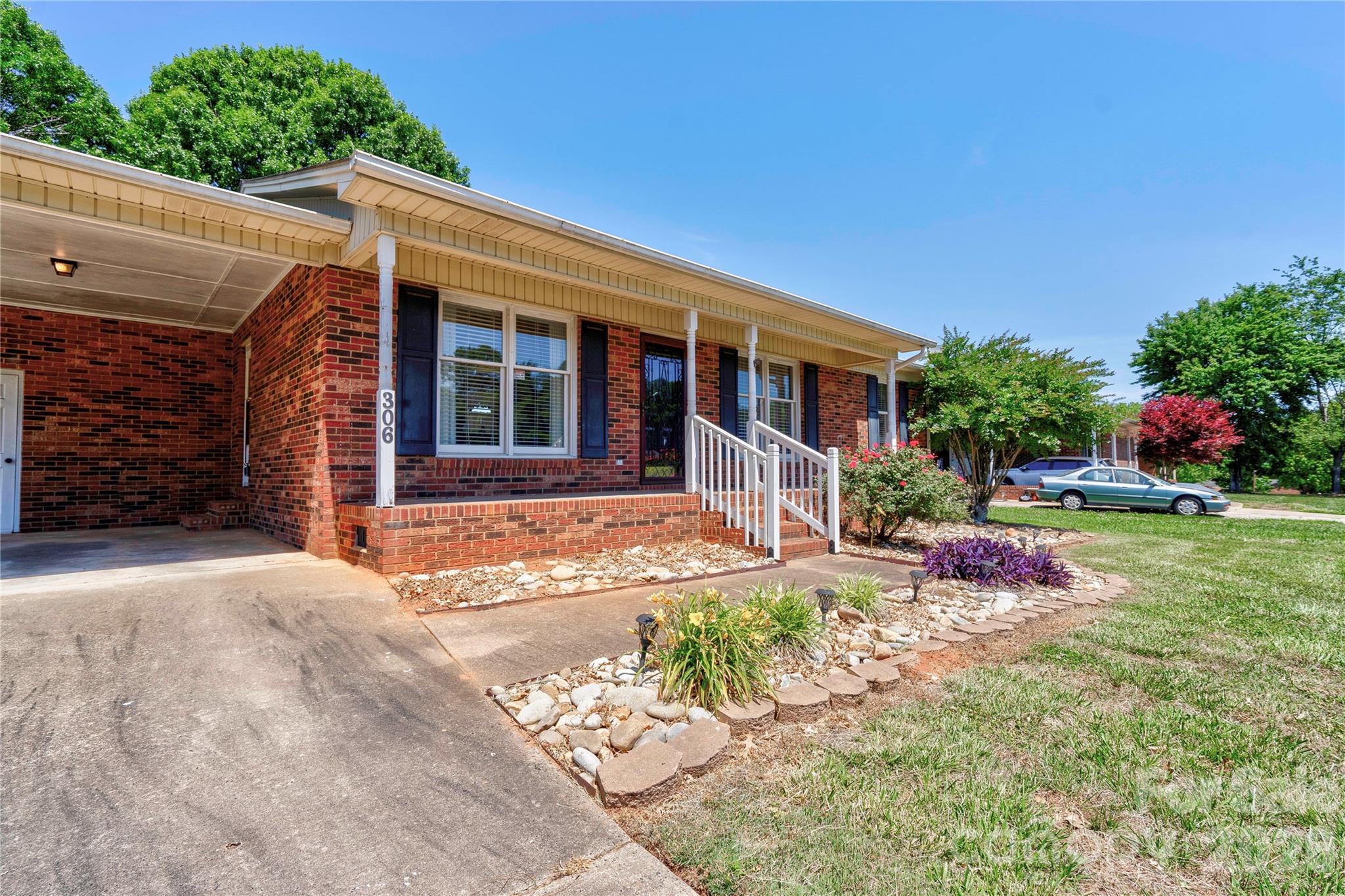 Photo 4 of 306 Southglenn Drive, Shelby, NC