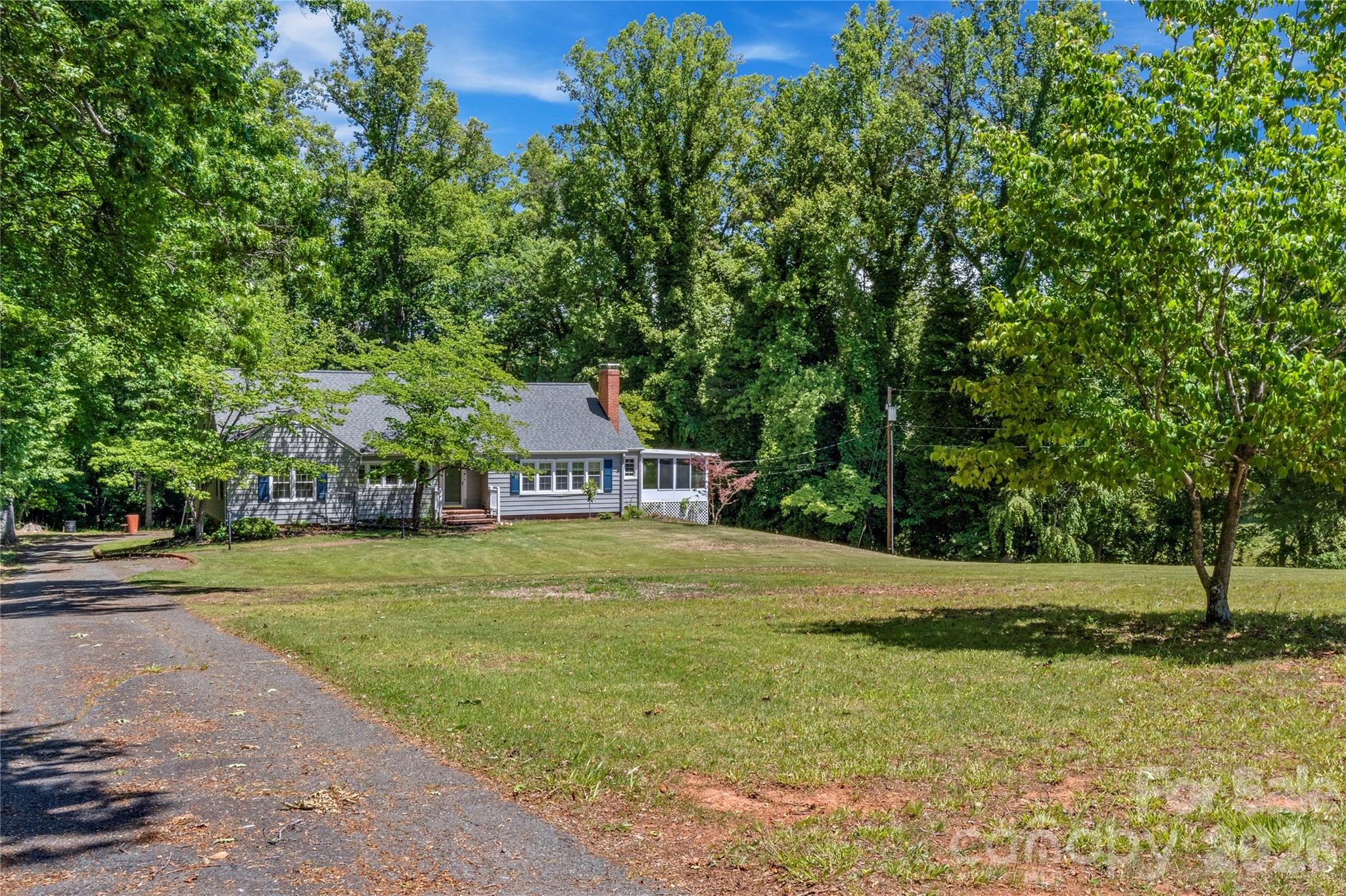 Photo 4 of 951 Dodson Mill Road, Pilot Mountain, NC
