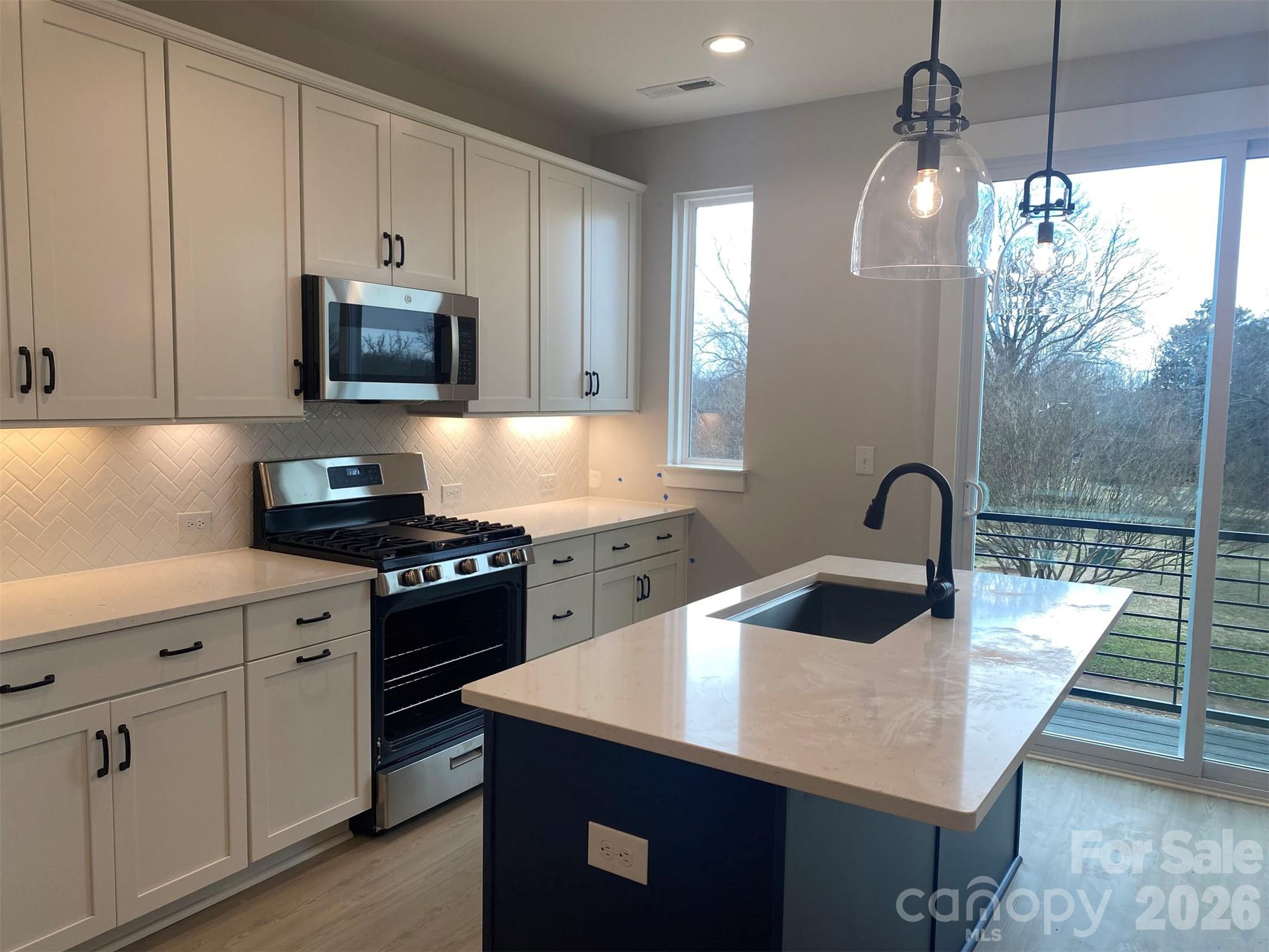 Photo 4 of 934 Callahan StreetEQX1770, Charlotte, NC