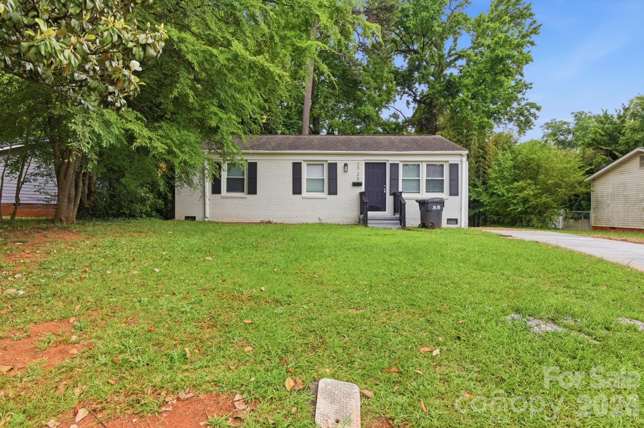 Home for sale at 2725 Thornton Road, Charlotte, NC — photo 1 of 15