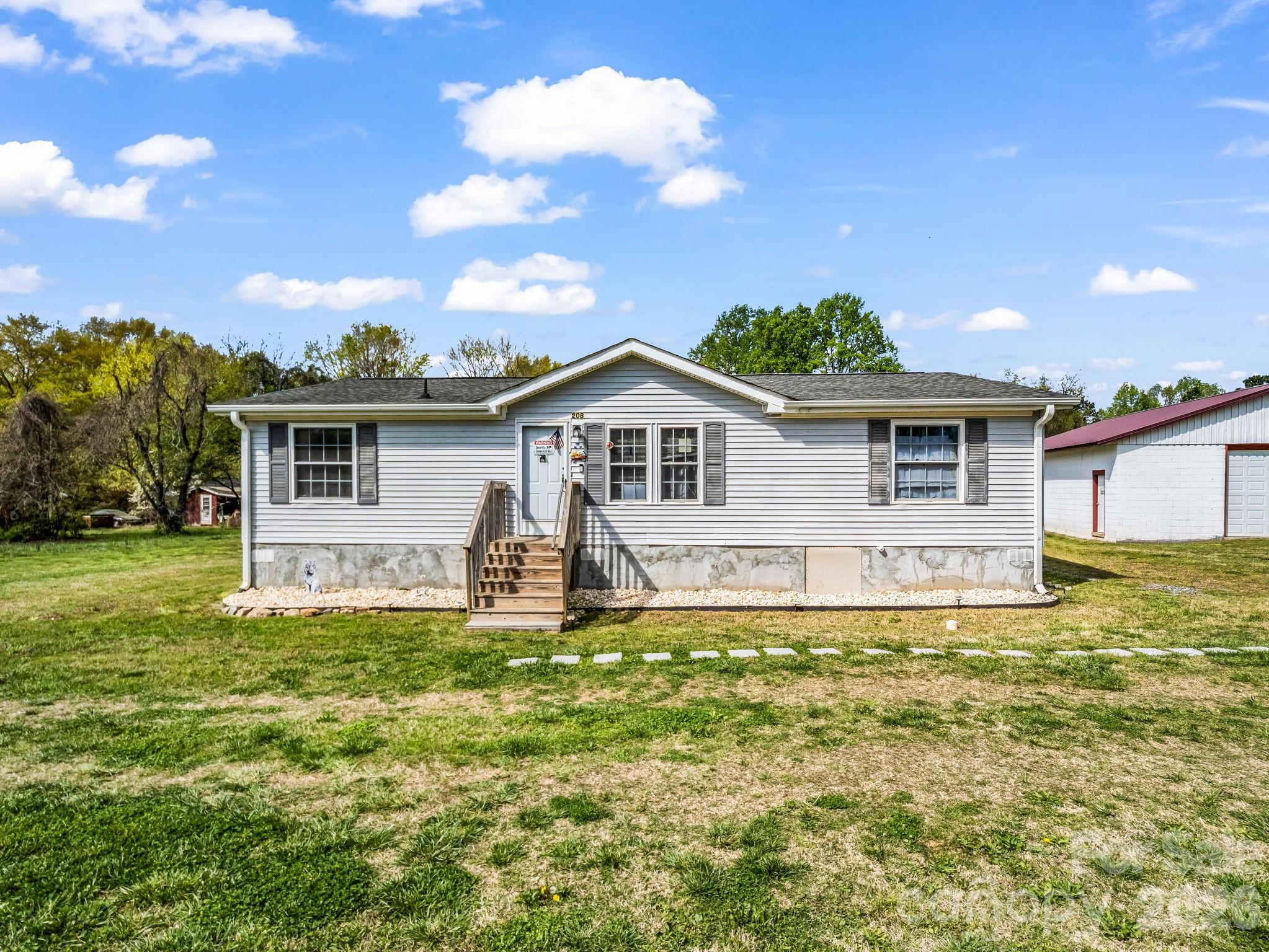 Photo 4 of 208 Oak Drive, Shelby, NC