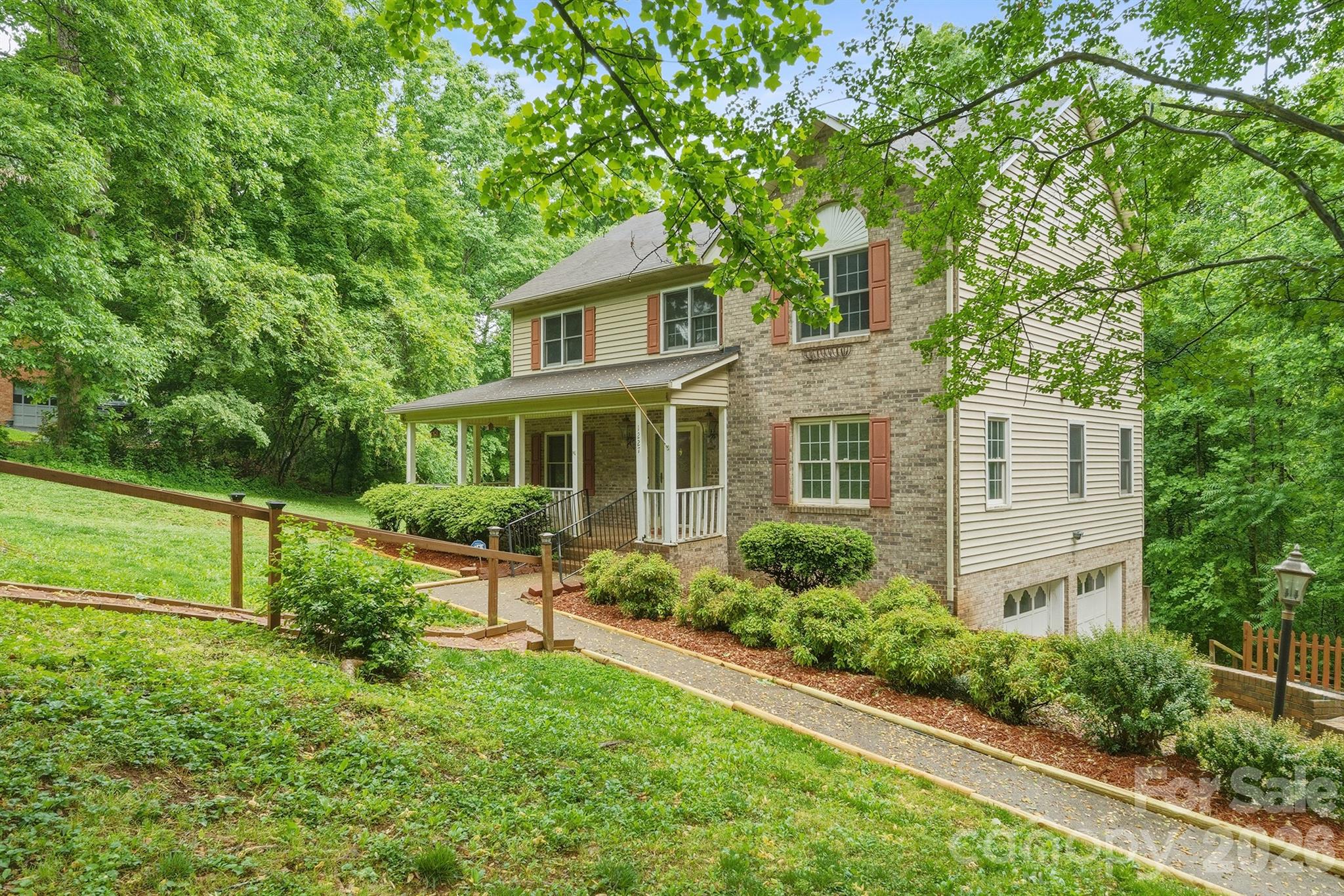 1227 Shirebourn None, Hickory, NC - photo 4 of 48