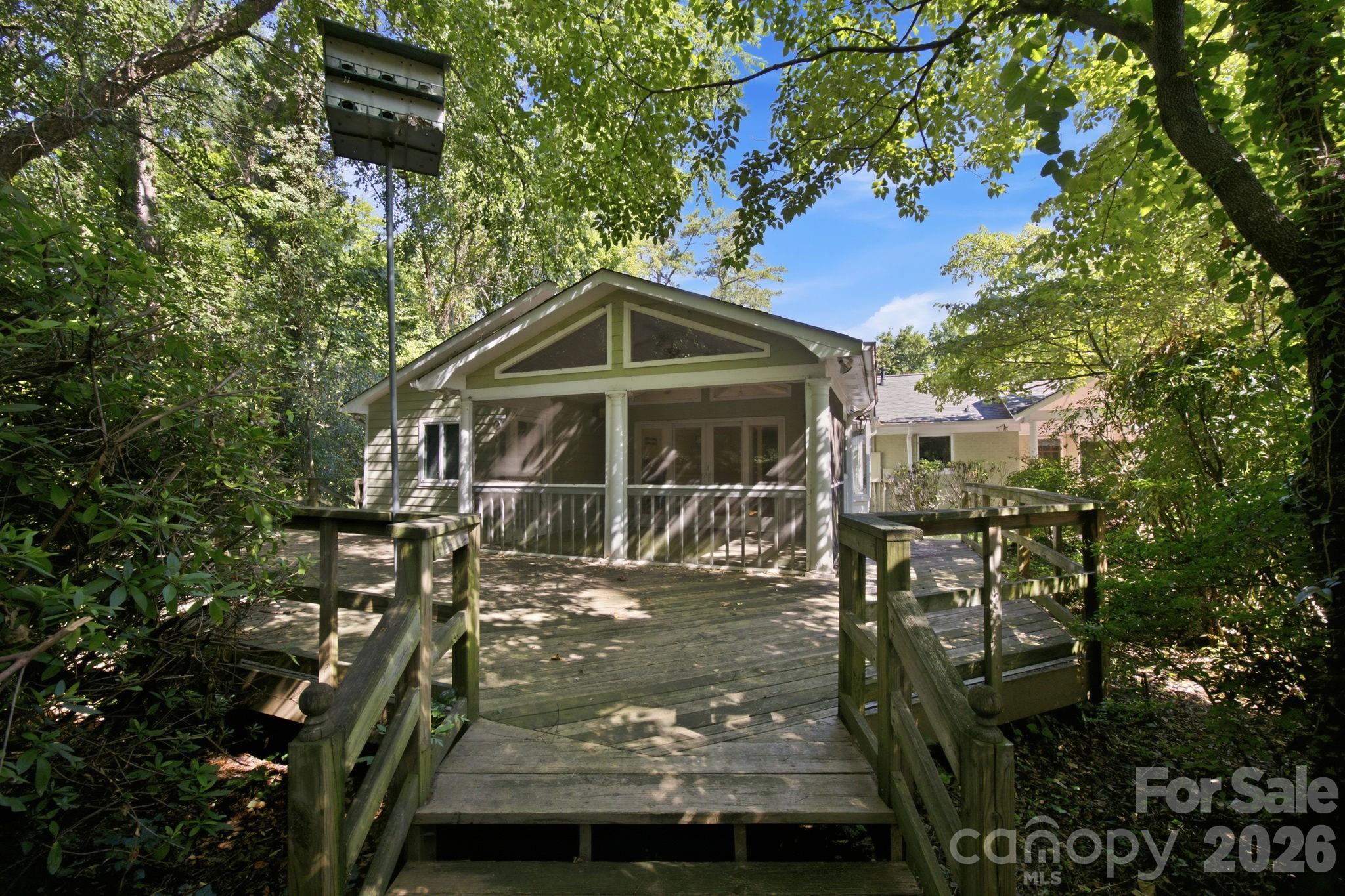 Photo 5 of 827 Jefferson Drive, Charlotte, NC