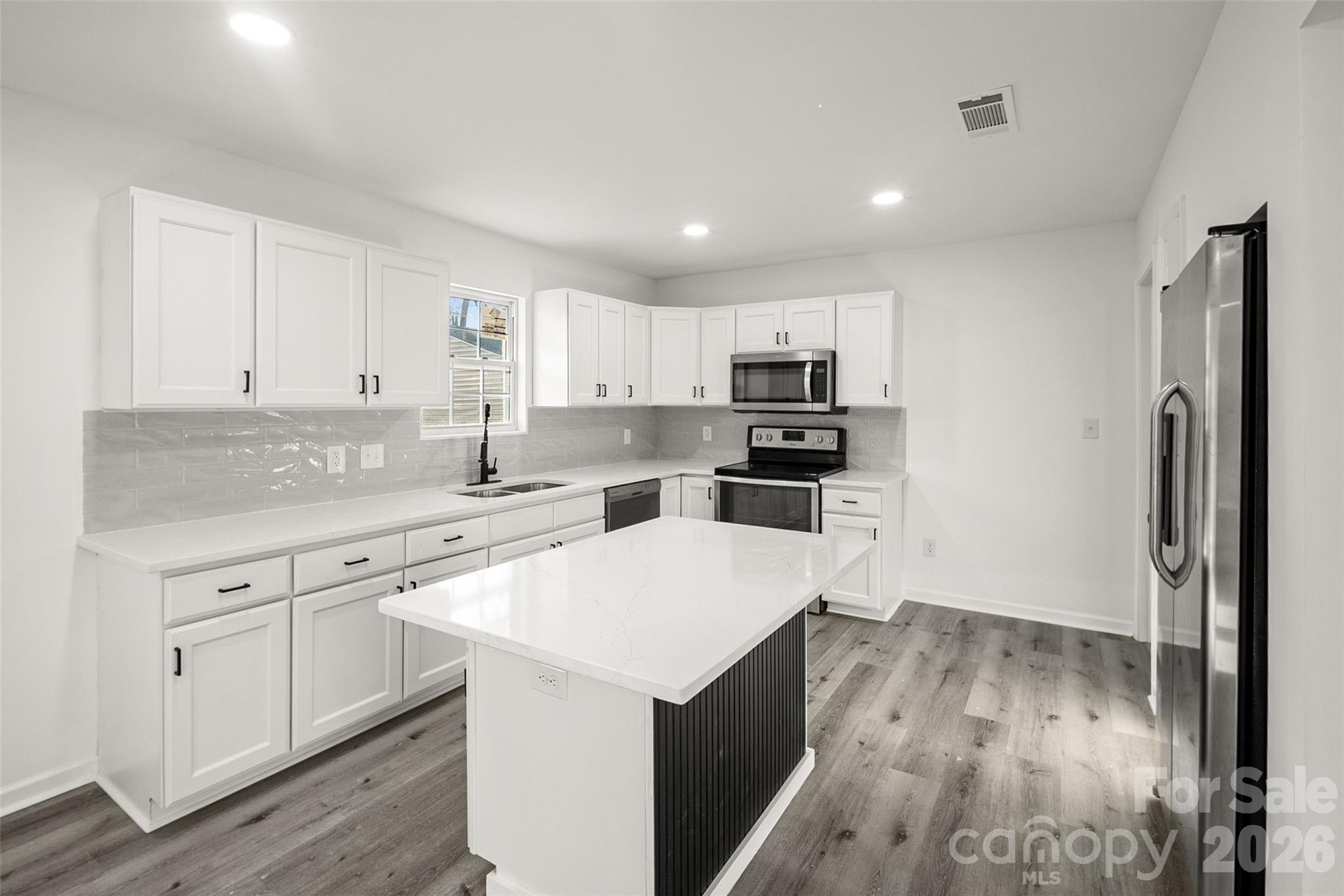 Photo 3 of 10107 Clairemore Place, Charlotte, NC